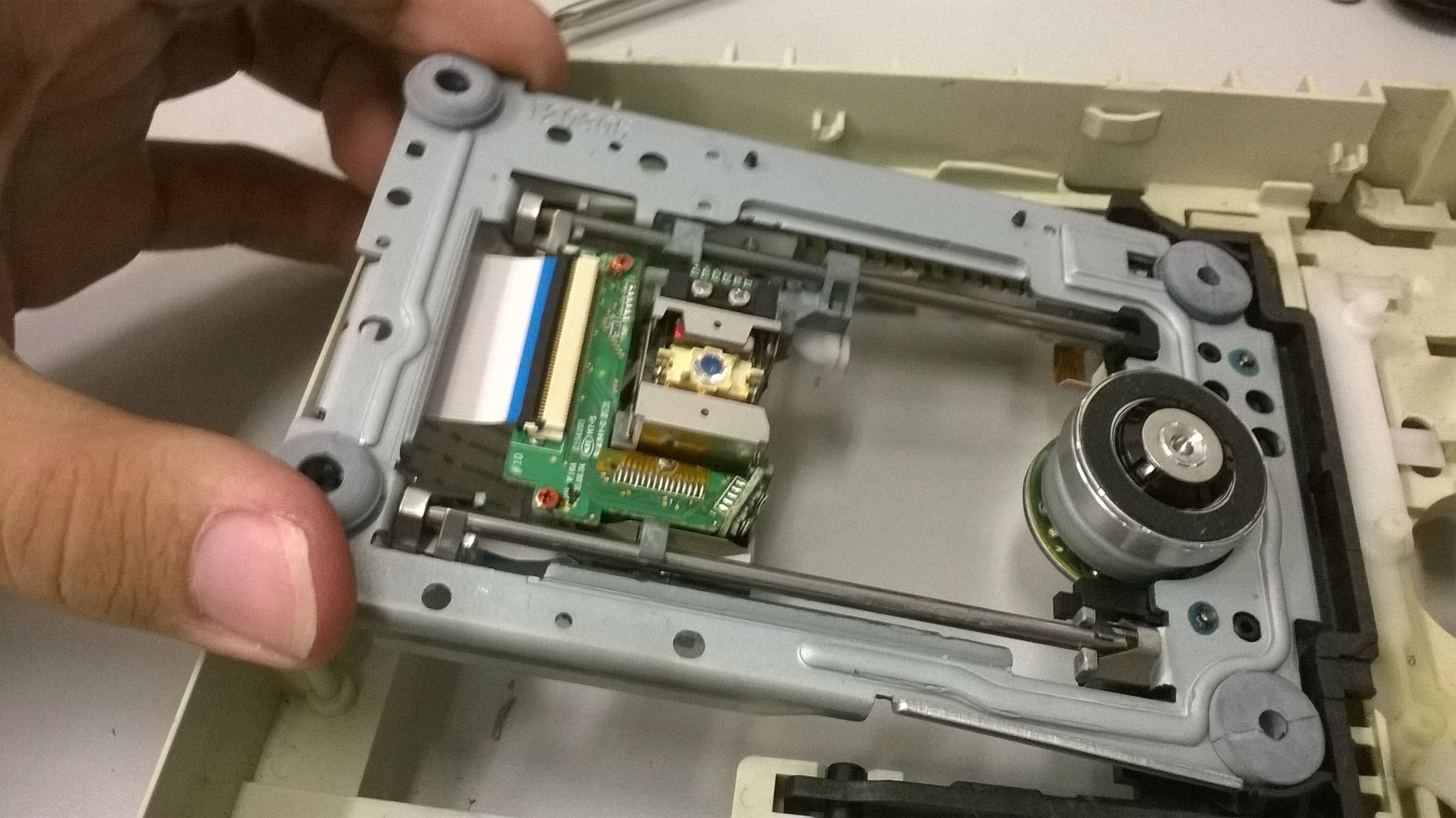 Disassembling a CD/DVD Reader and Reusing Its Parts : 12 Steps (with ...