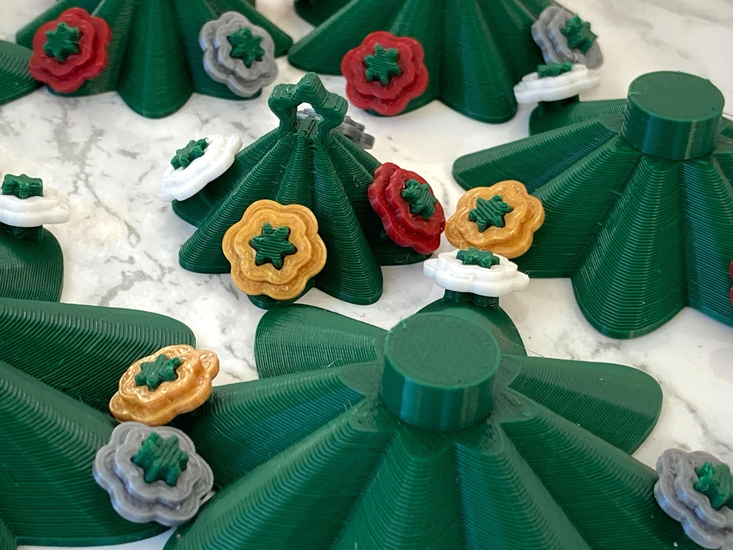 Wreath and Tree Ornaments With Detachable Flowers : 8 Steps (with ...