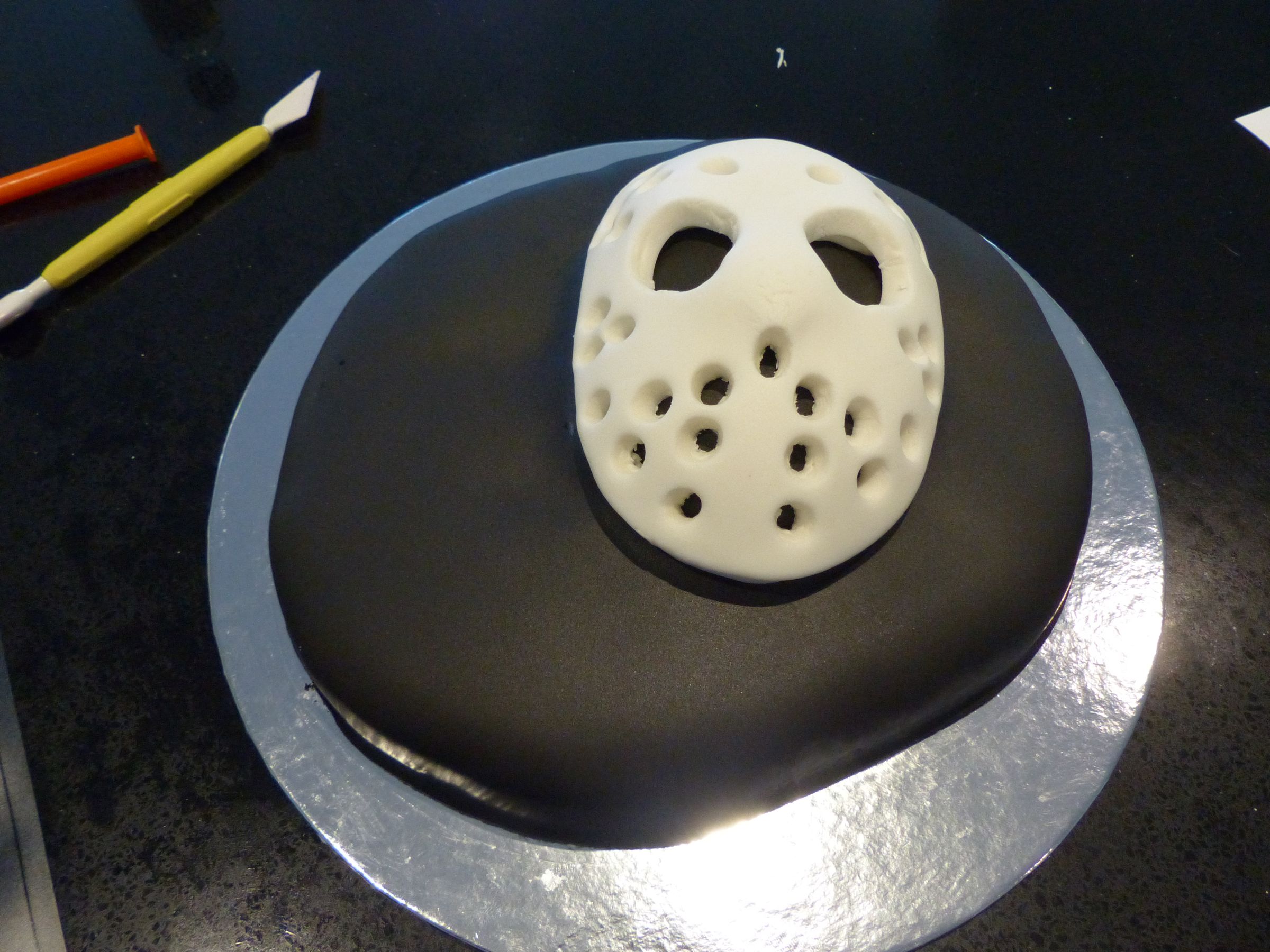 Jason Vorhees (Friday the 13th Hockey Mask) Cake : 7 Steps (with ...