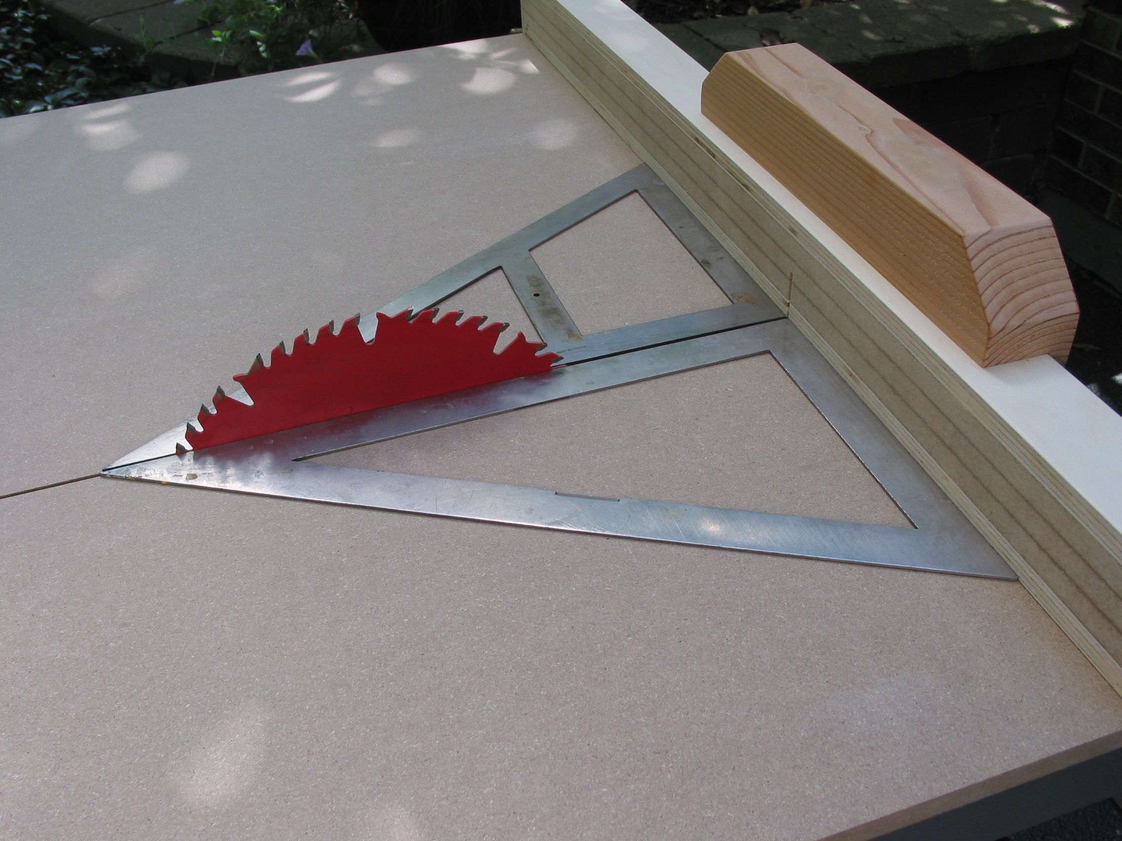 6 Tips to Building a Better Cross-cut Sled for Your Tablesaw : 9 Steps ...