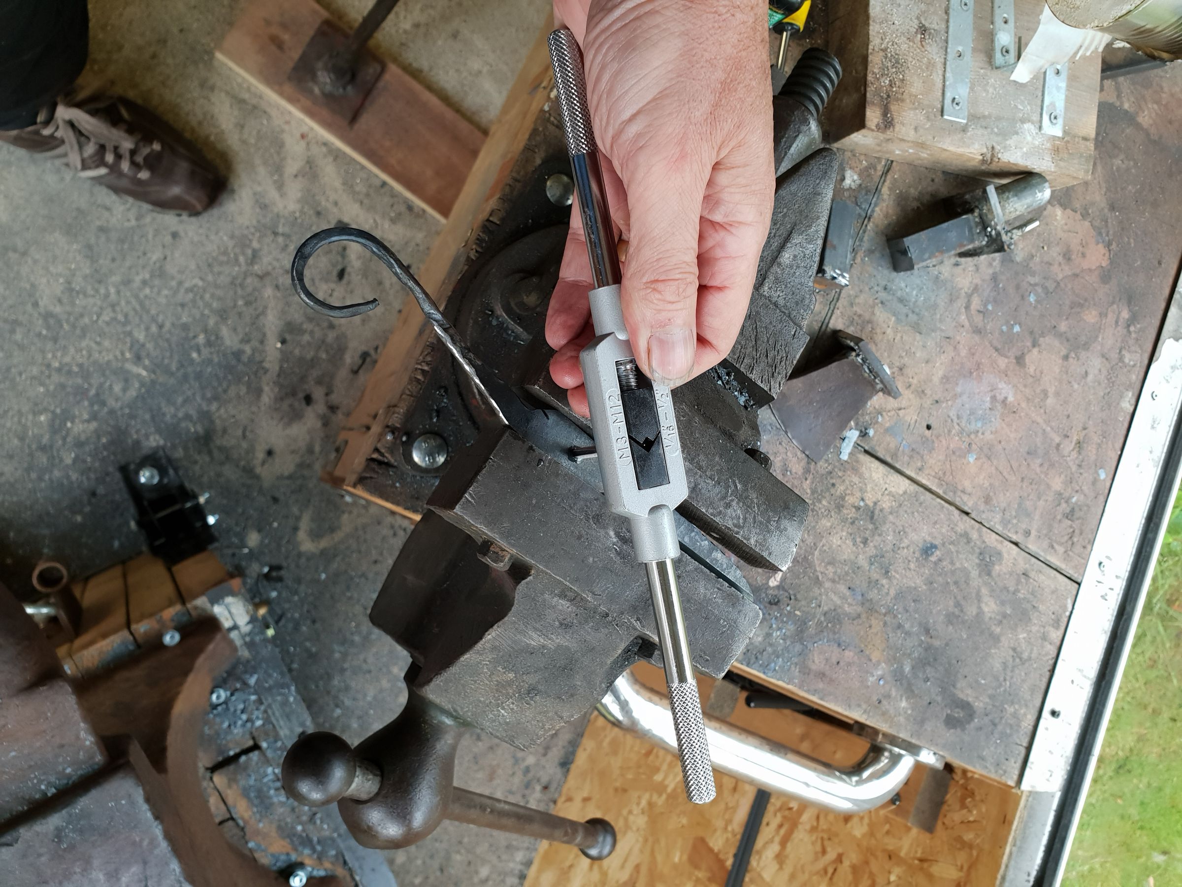 How to Make a Pair of Scissors : 15 Steps (with Pictures) - Instructables