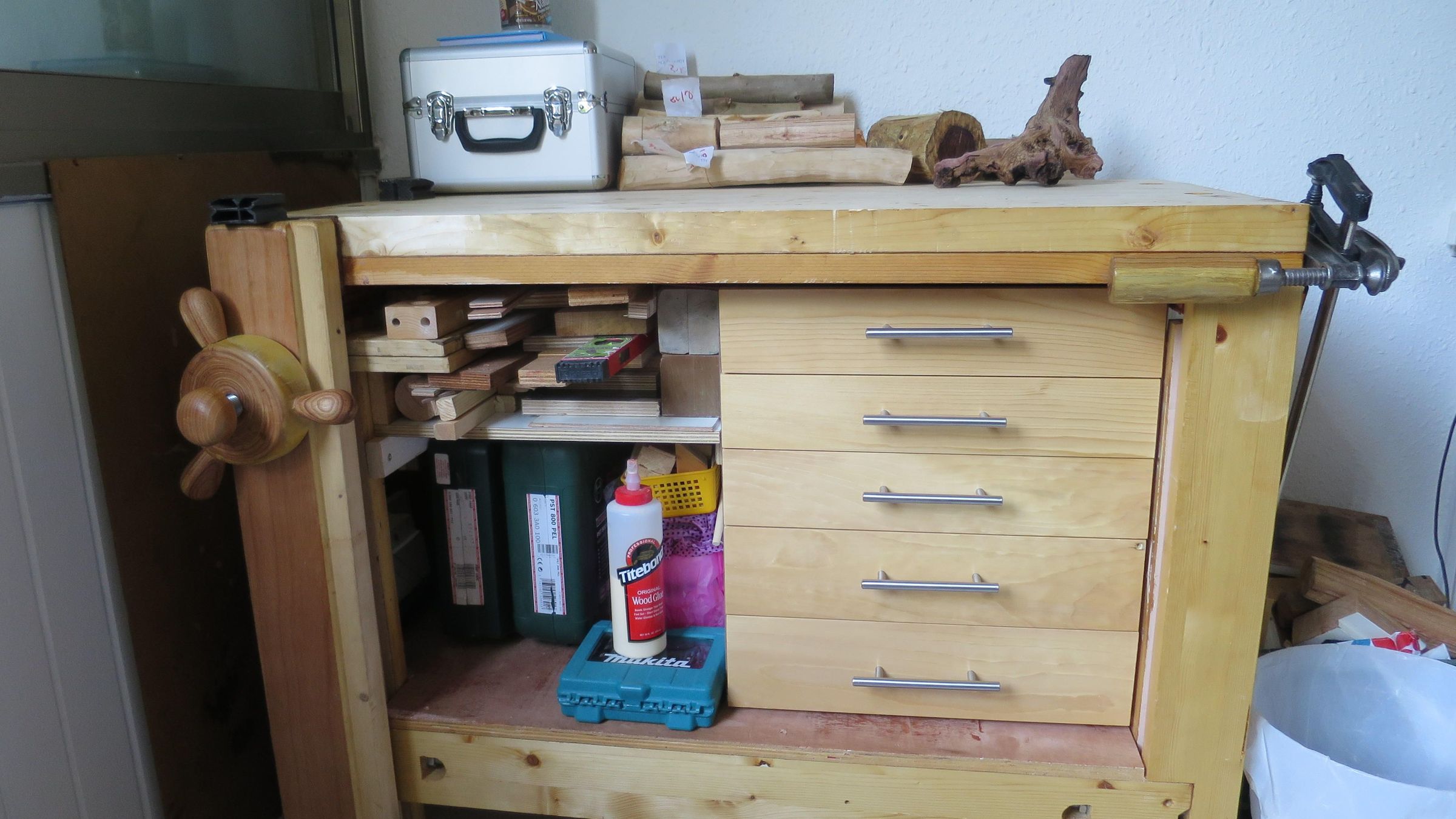 DIY Portable Workbench (knock-down Design) With a Leg Vise and Storage ...
