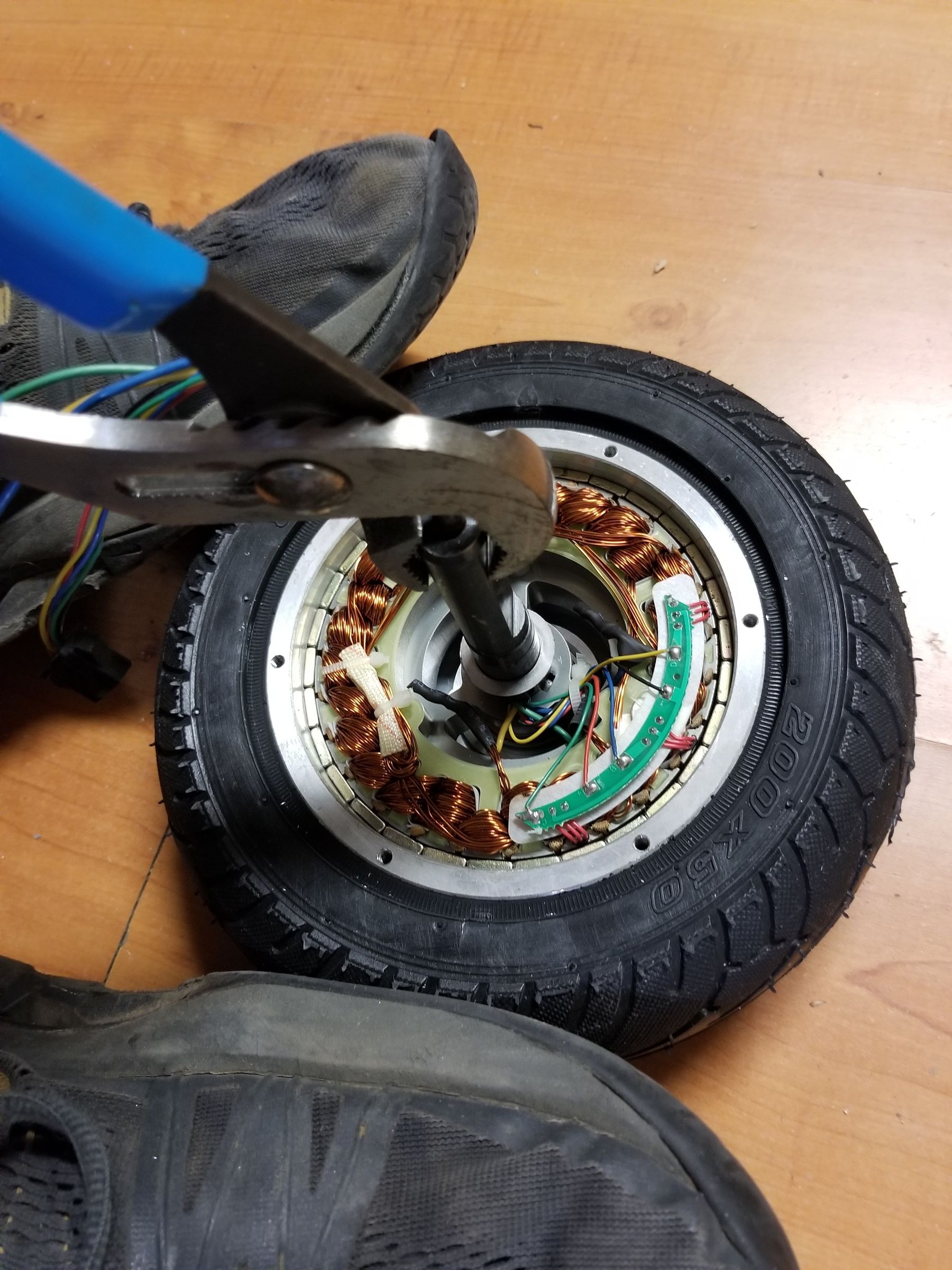 Mounting Hoverboard Wheels Securely and Easily Onto Stateboard ...
