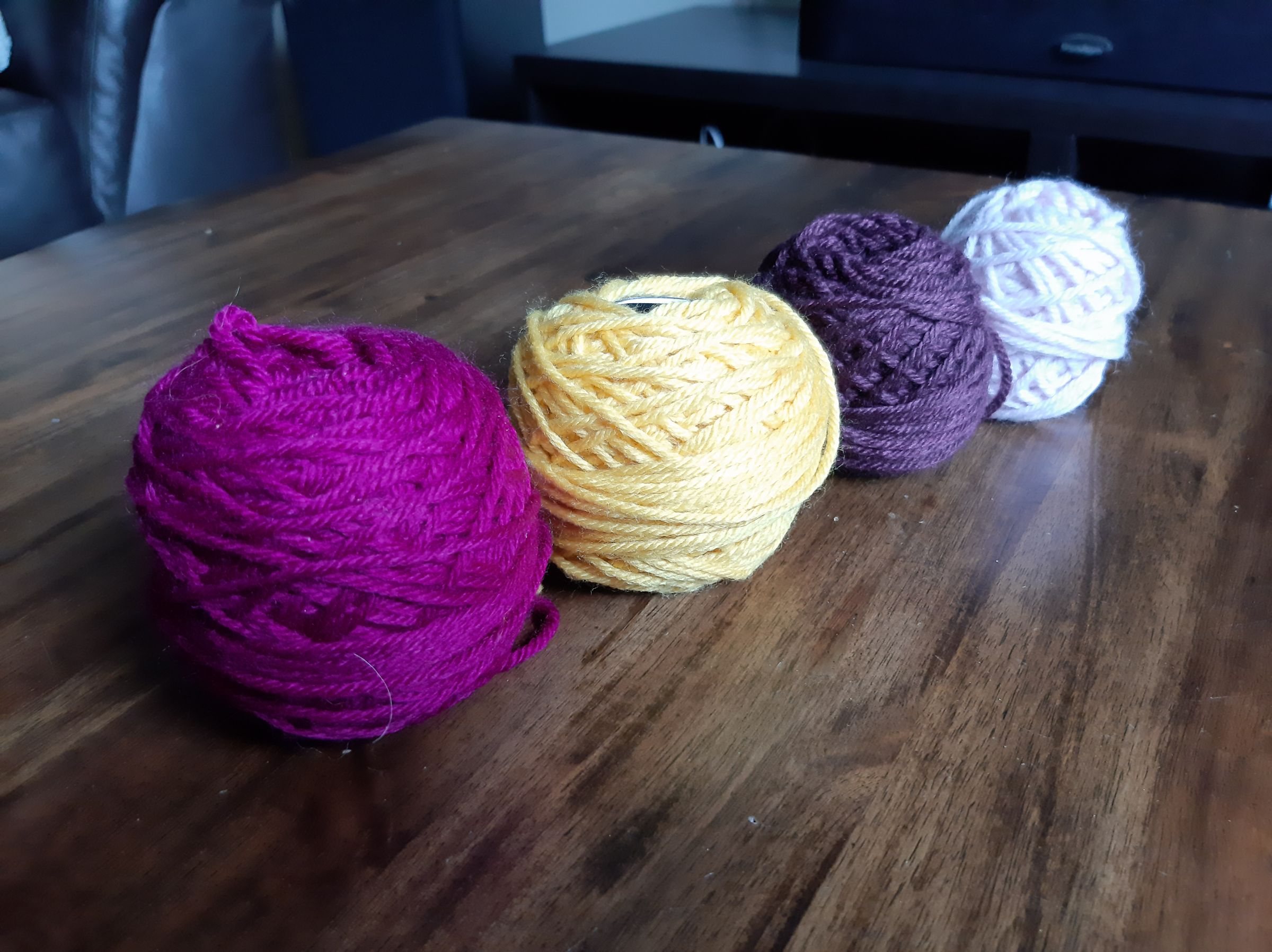 Magic Yarn Ball: Joining Scraps Without Knots : 5 Steps (with Pictures ...