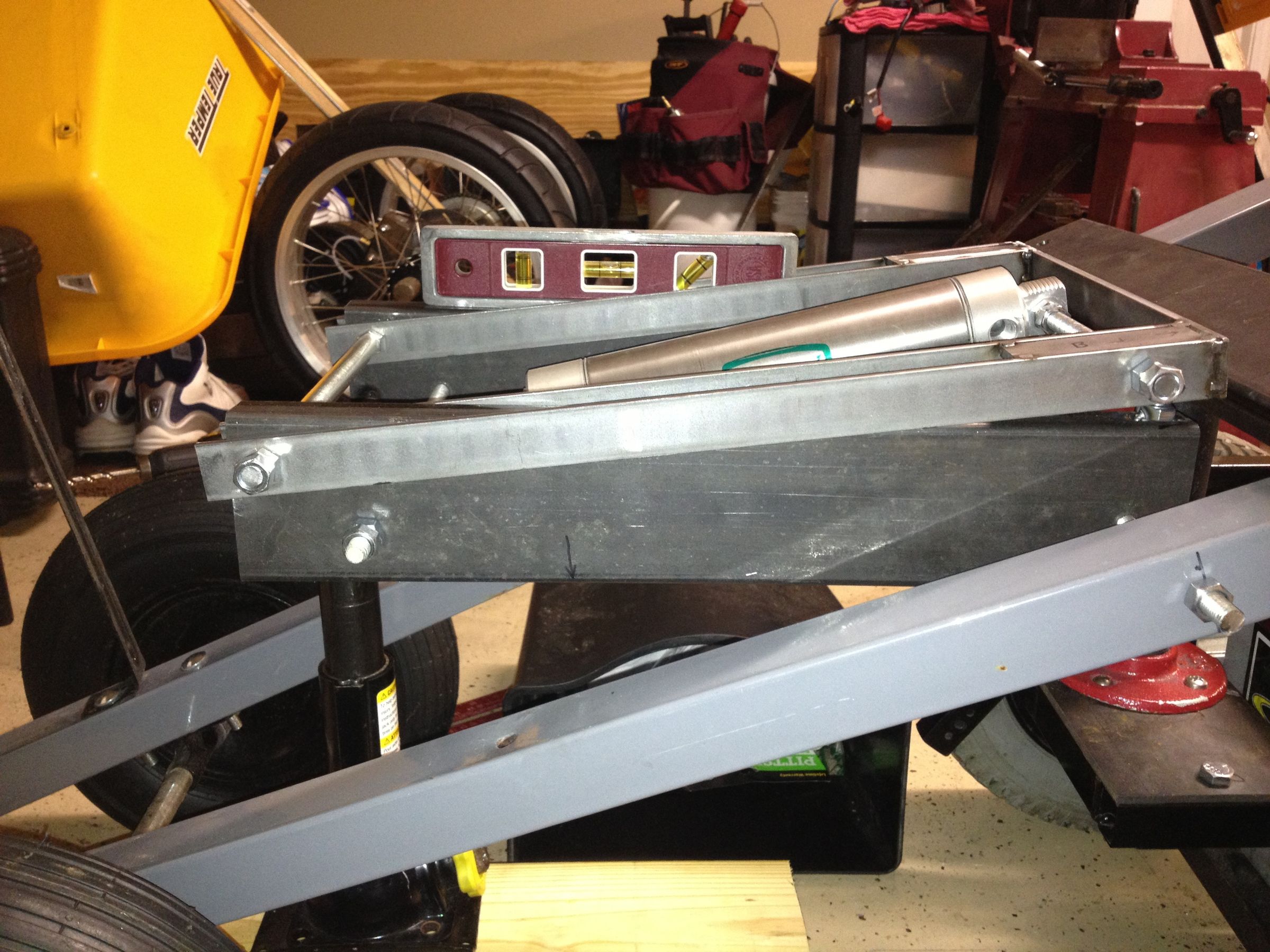 6-Wheeled R/C Wheelbarrow With Pneumatic Dump : 11 Steps (with Pictures ...