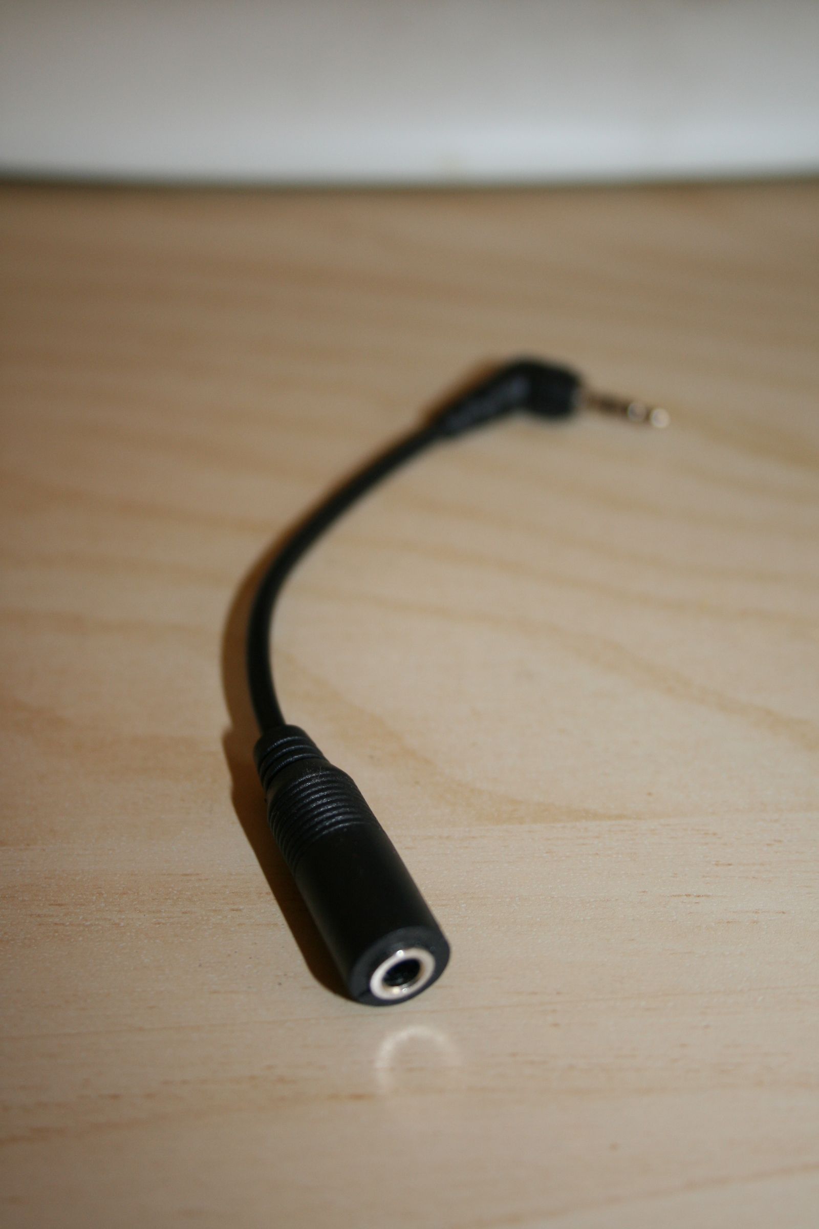 How to Plug Your Own Headphones Into a Cellphone : 7 Steps - Instructables