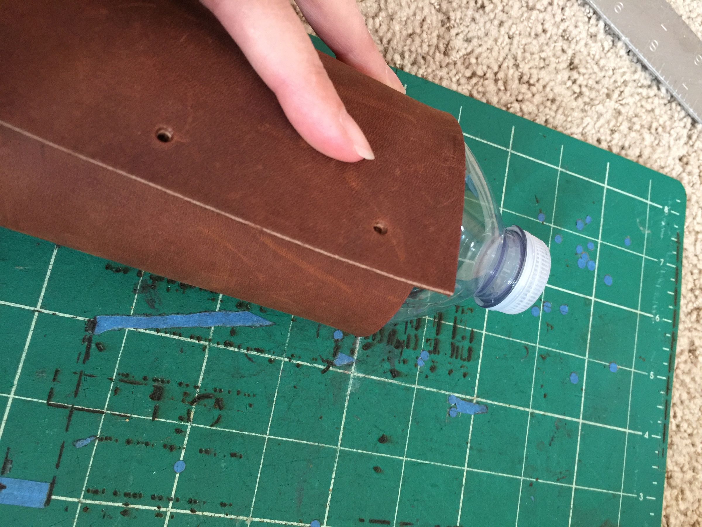 How to Make a Leather Water Bottle Holder / Holster : 5 Steps (with ...
