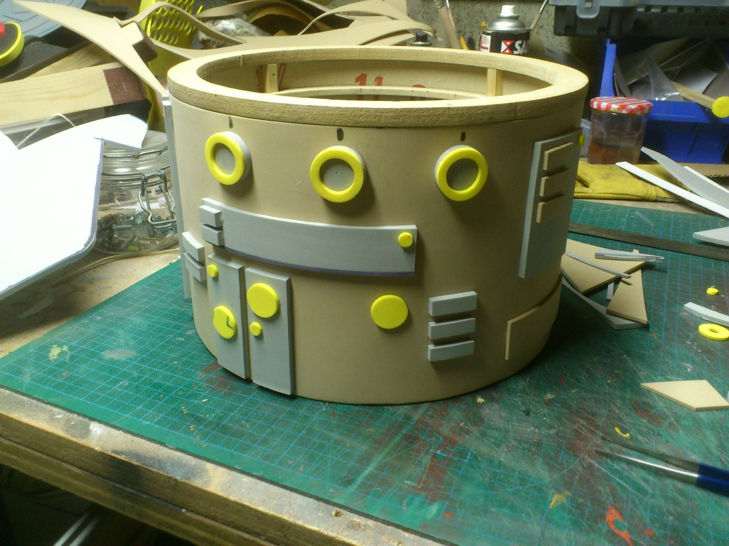 How to Make a BAT-signal : 8 Steps (with Pictures) - Instructables