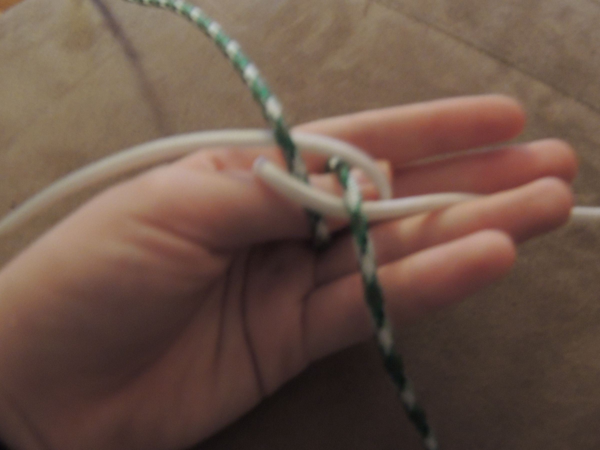 Paracord Cross (Square Braid) : 10 Steps - Instructables
