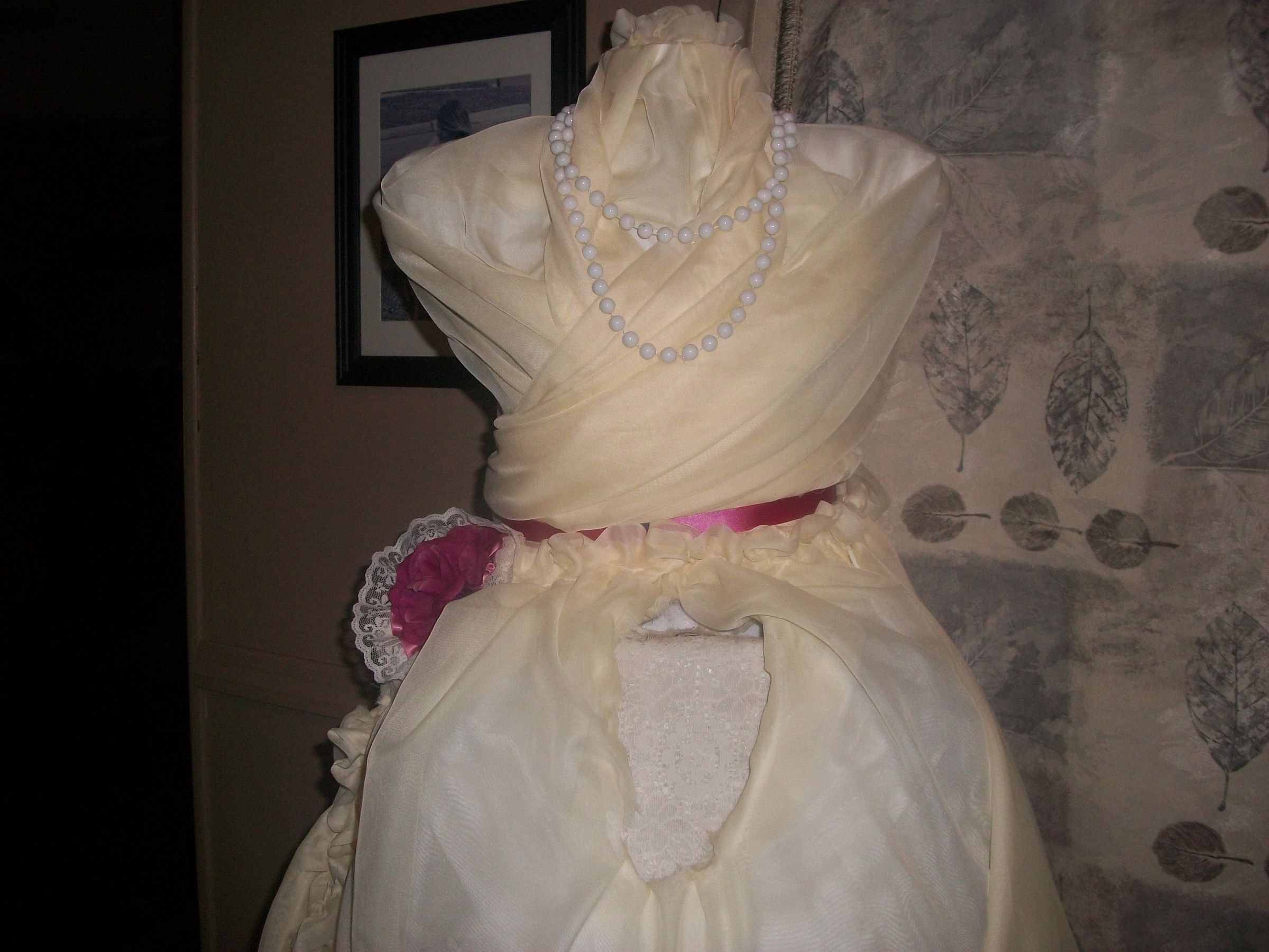 The Headless Woman Illusion Costume : 7 Steps - Instructables