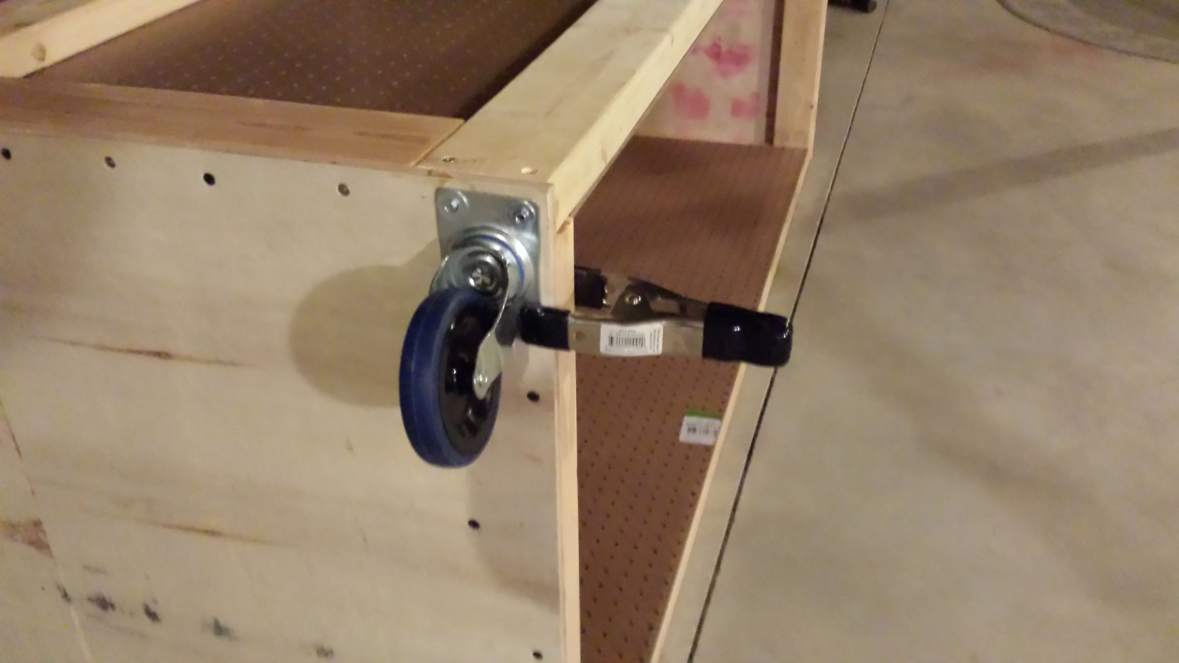 Workshop Mobile Storage Unit With Adjustable Shelving : 5 Steps ...