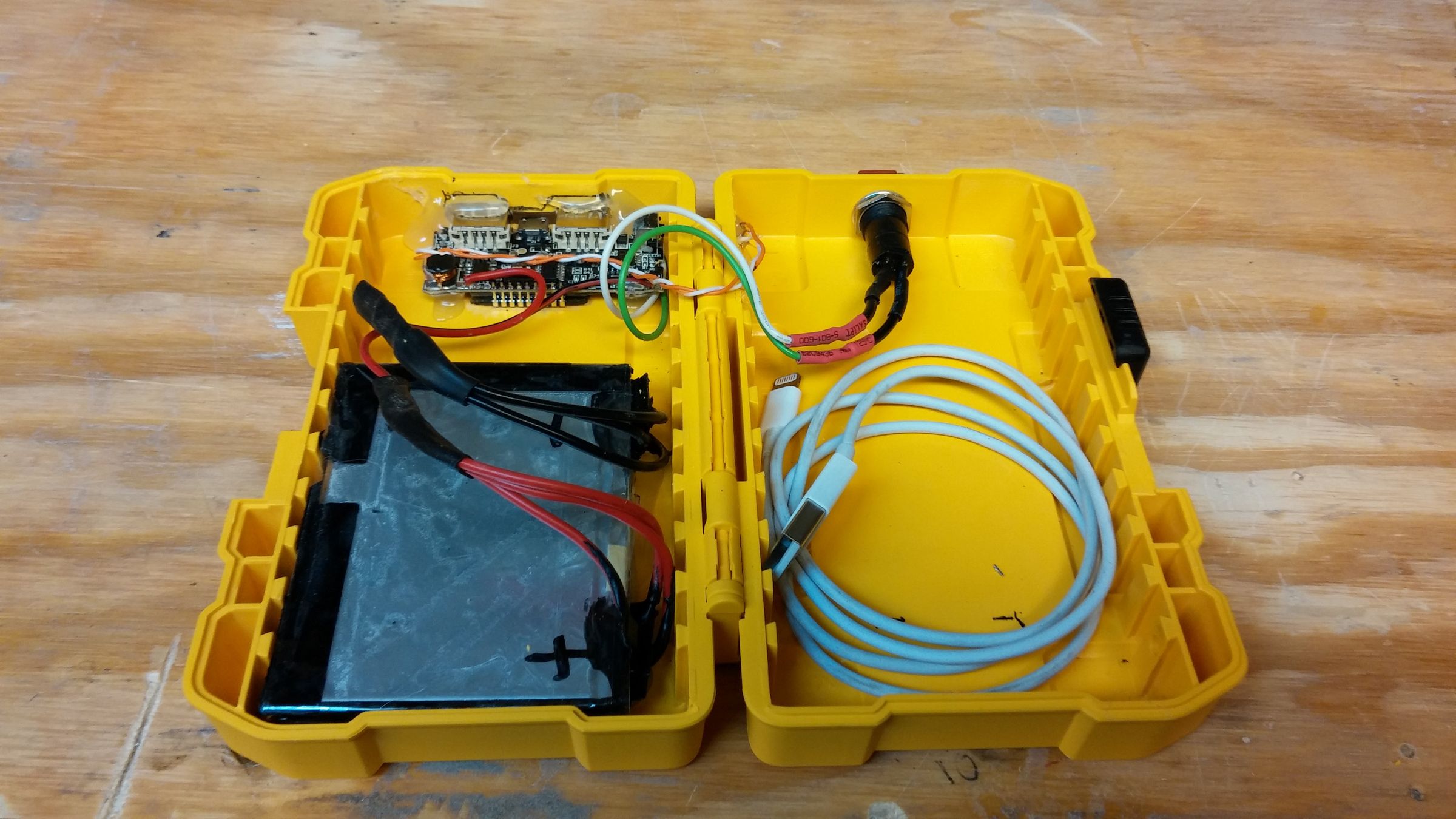 Dewalt Power Bank : 7 Steps (with Pictures) - Instructables