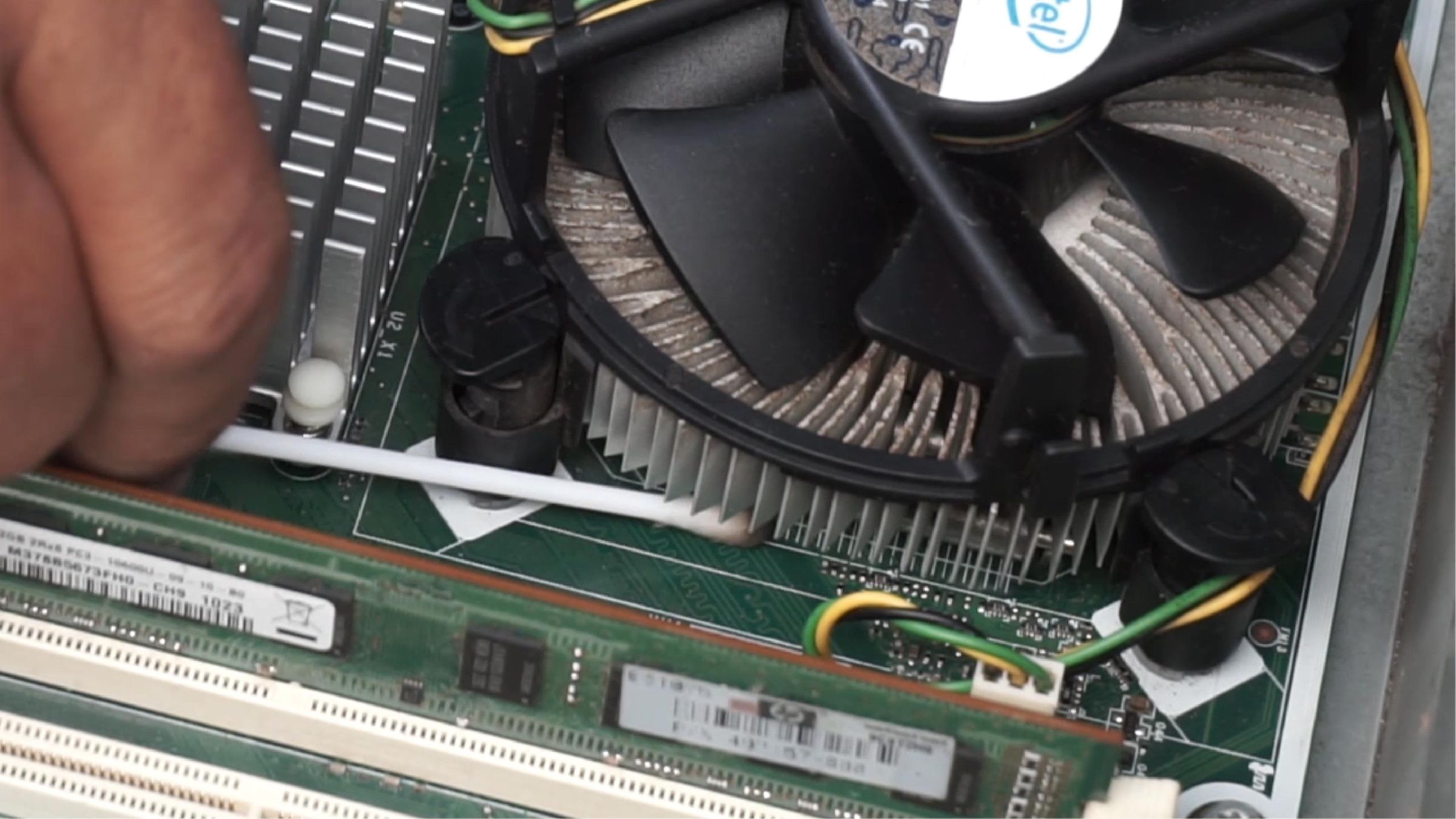 How to Clean a CPU Fan Without Removing It. : 8 Steps - Instructables