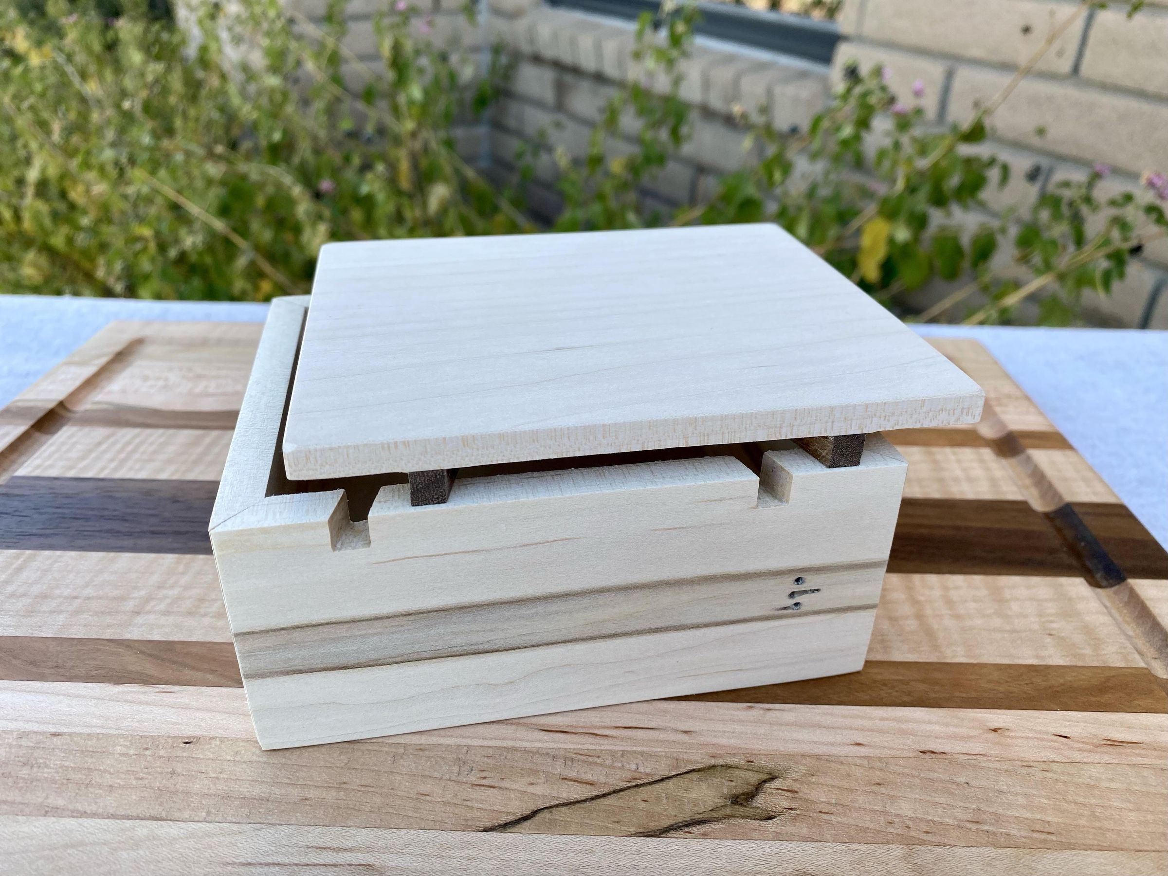 A Novel Way to Set a Box Lid : 7 Steps (with Pictures) - Instructables