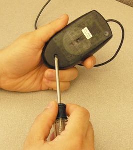 How to Repair a Worn Out Clicker on an Optical Mouse : 5 Steps ...