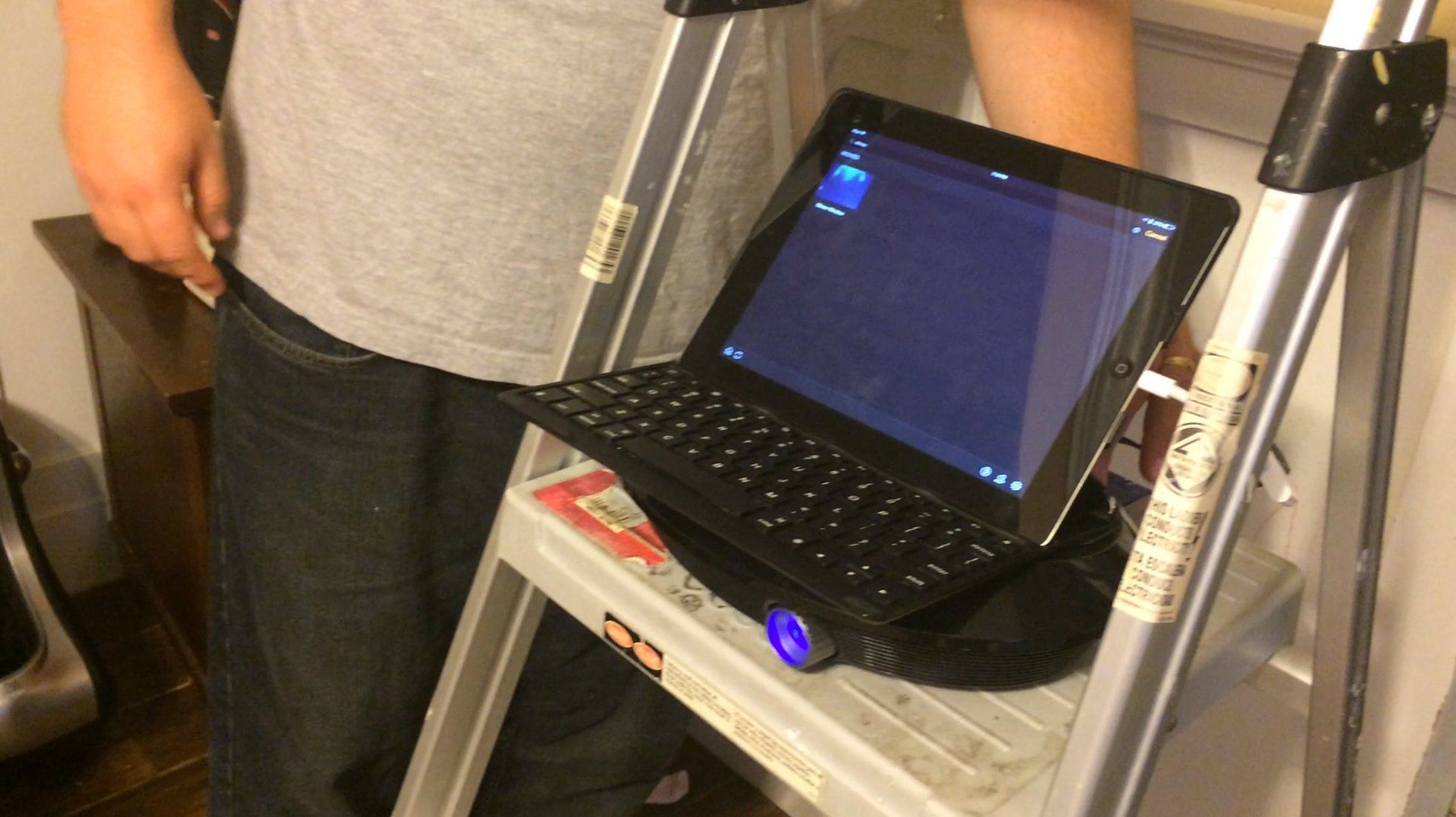 5 Minute Cheap and Easy Rear Projection Screen : 8 Steps (with Pictures ...