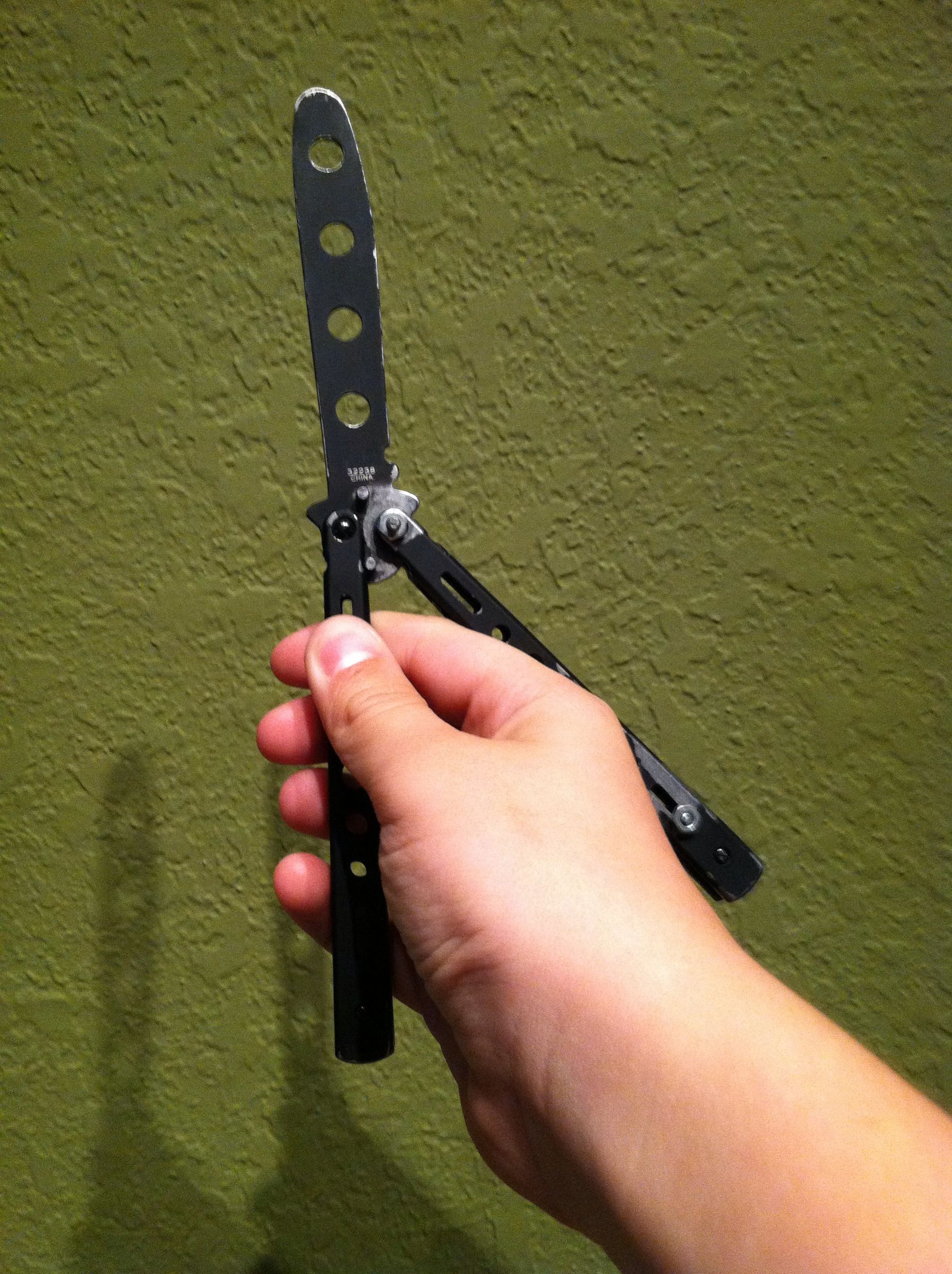 How to Use a Balisong Knife (simple Open and Close) : 9 Steps ...