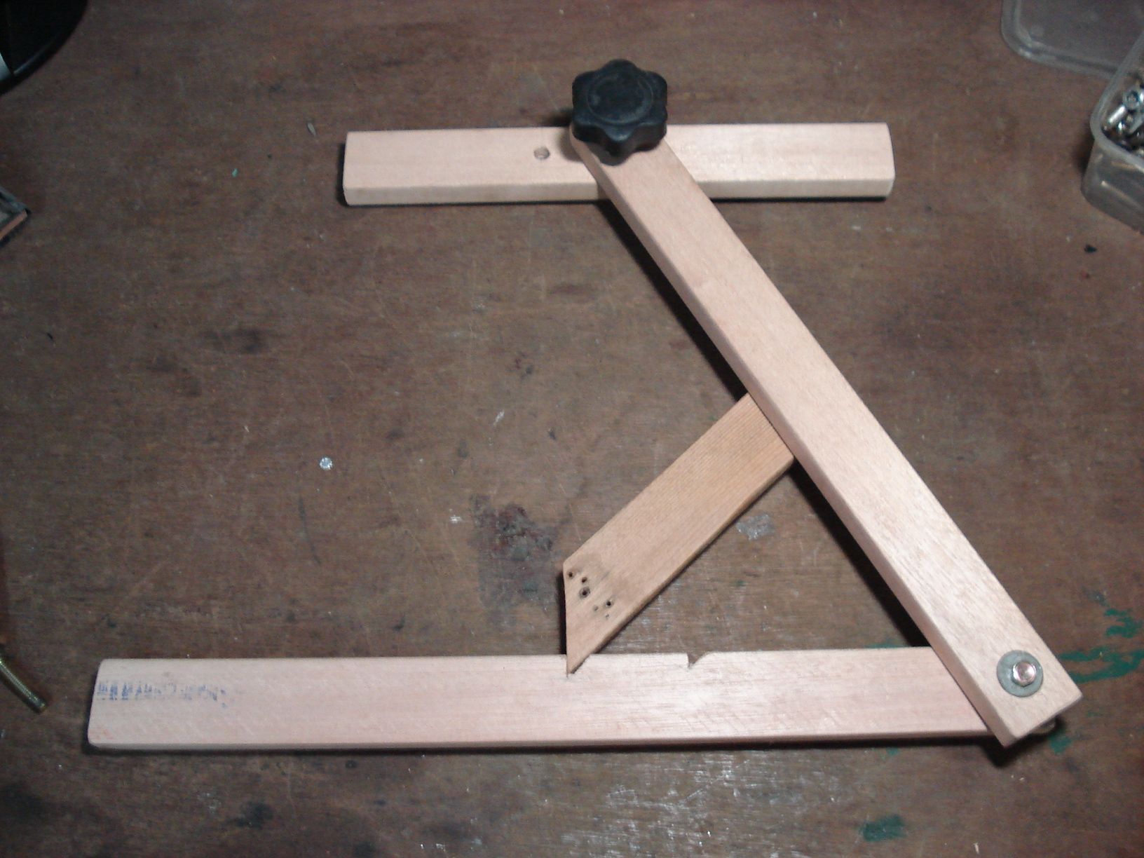 Laptop Stand for Bed - My Design : 5 Steps - Instructables