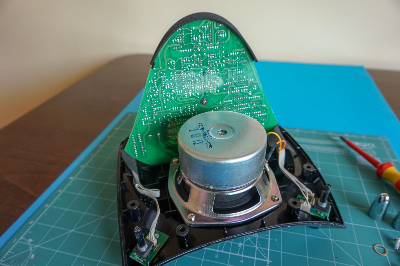 Speaker With Subwoofer From Broken Old Computer Speakers : 22 Steps ...