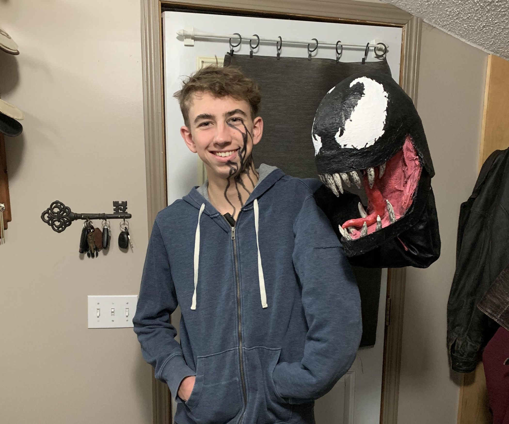 Venom Puppet Costume : 9 Steps (with Pictures) - Instructables