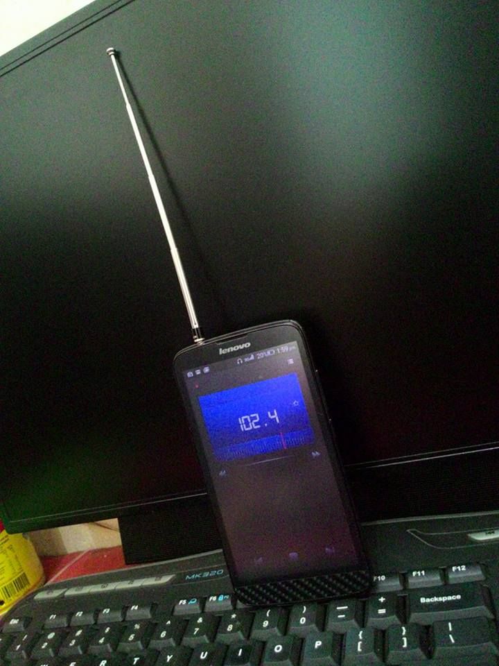Make a Mobile Antenna to Listen to FM Radio Without Headphones : 6 ...