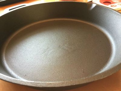Sanding and Polishing - Cast Iron Skillet Cookware : 16 Steps (with ...