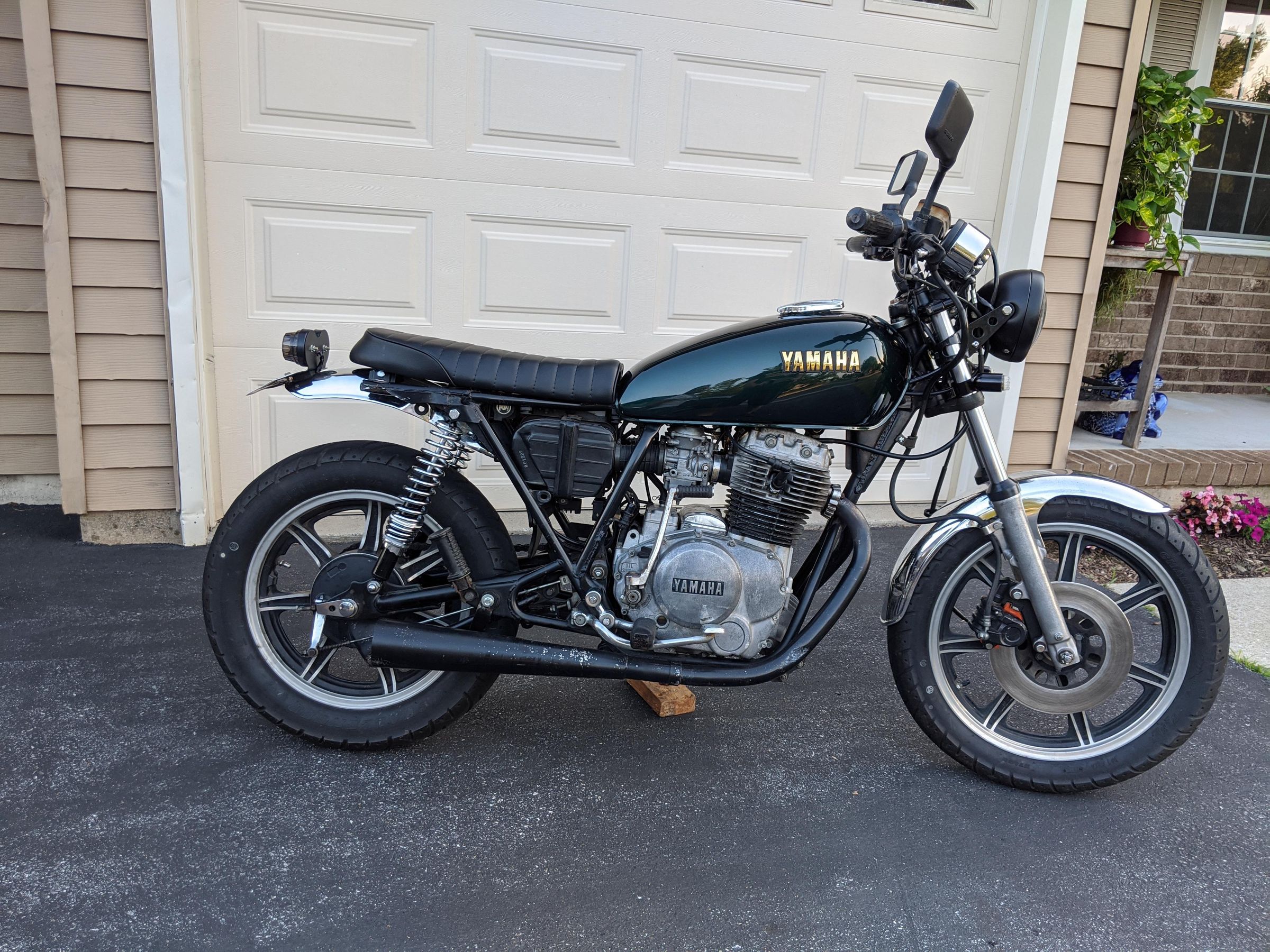 Restore and Modify Motorcycle - 1981 Yamaha XS-400 : 8 Steps (with ...