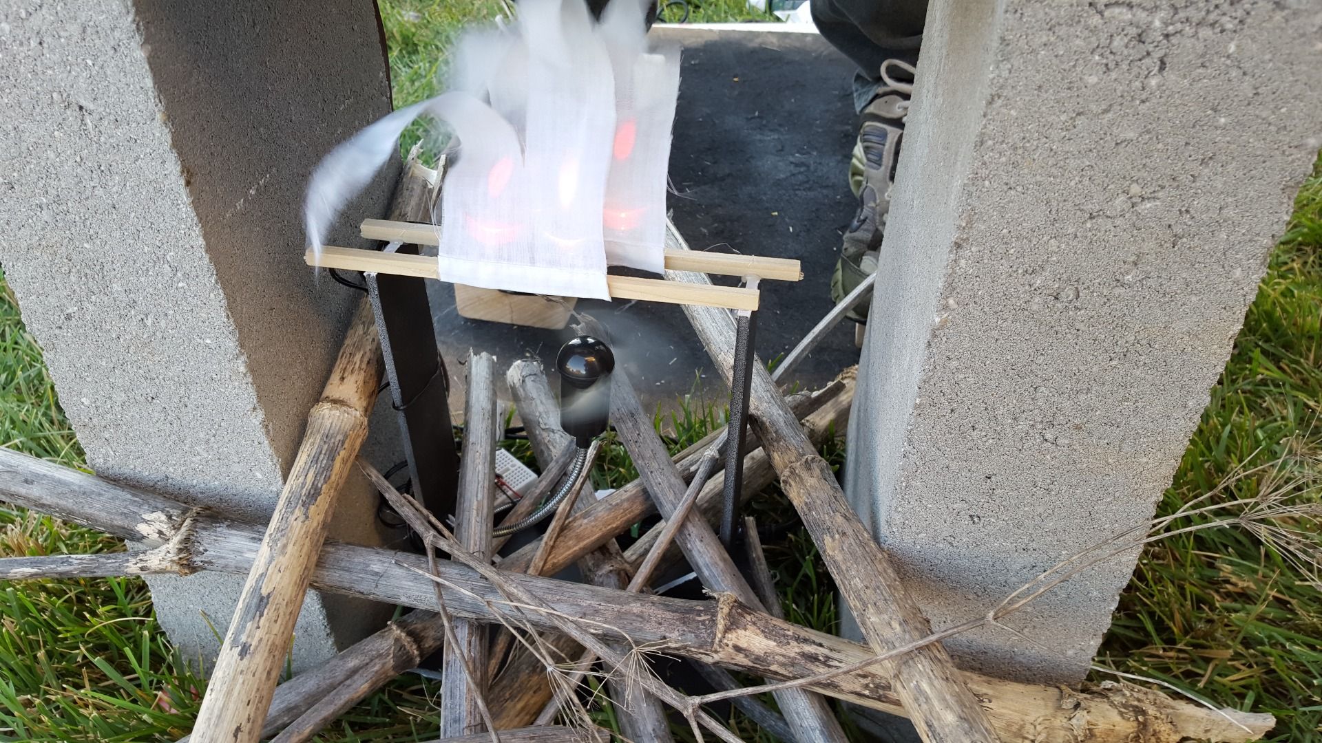 Halloween Fake Fire : 4 Steps (with Pictures) - Instructables