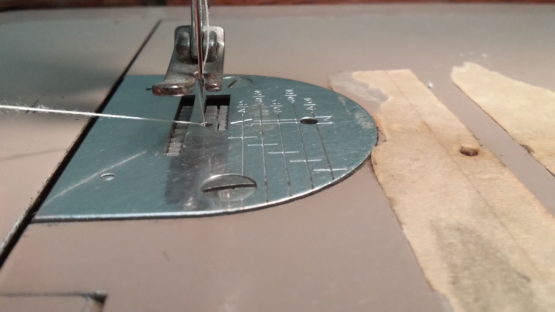 How to Set Up an Old Singer Sewing Machine : 4 Steps (with Pictures ...