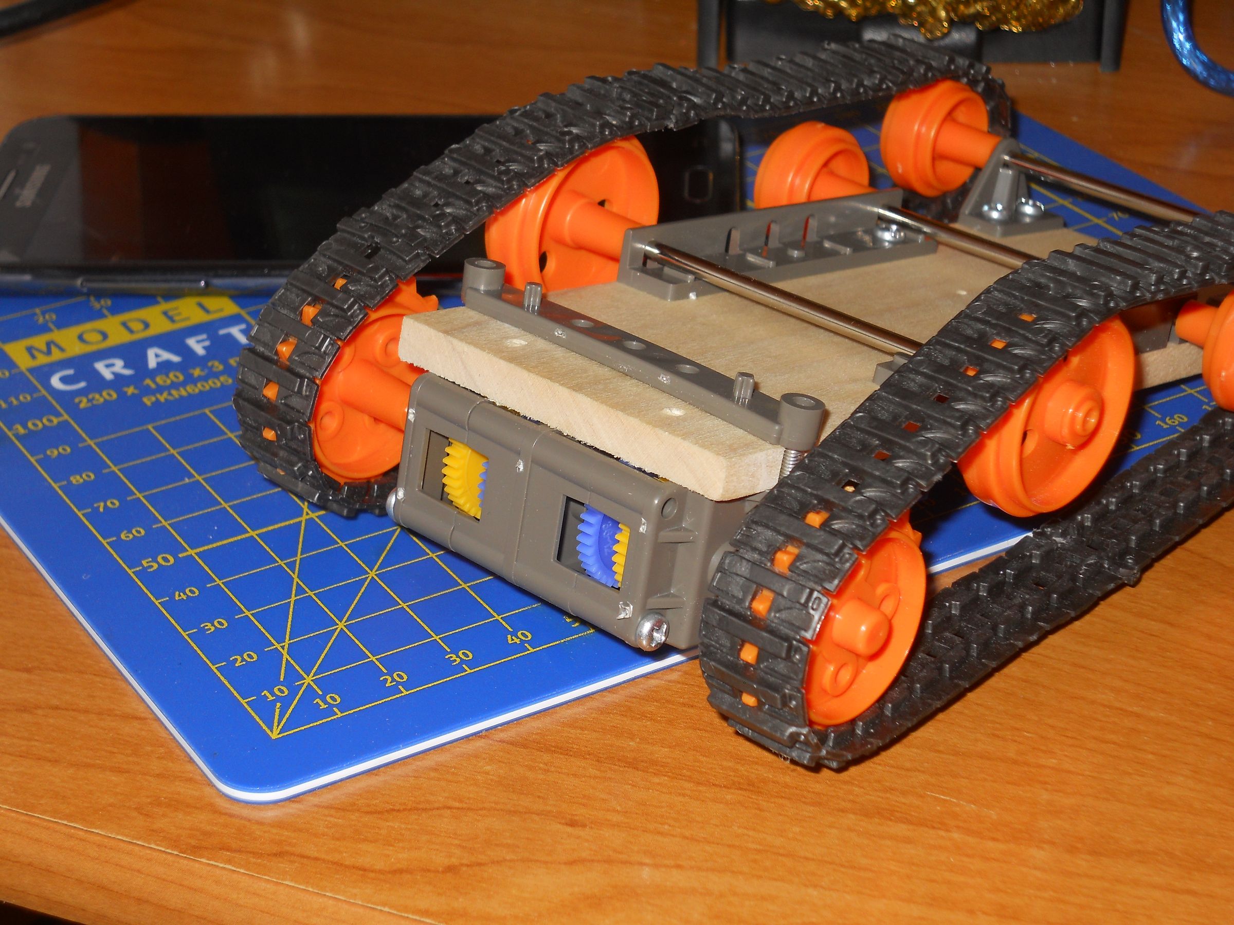 FPV Virtual Reality Arduino Controlled Tracked Robot : 17 Steps (with ...