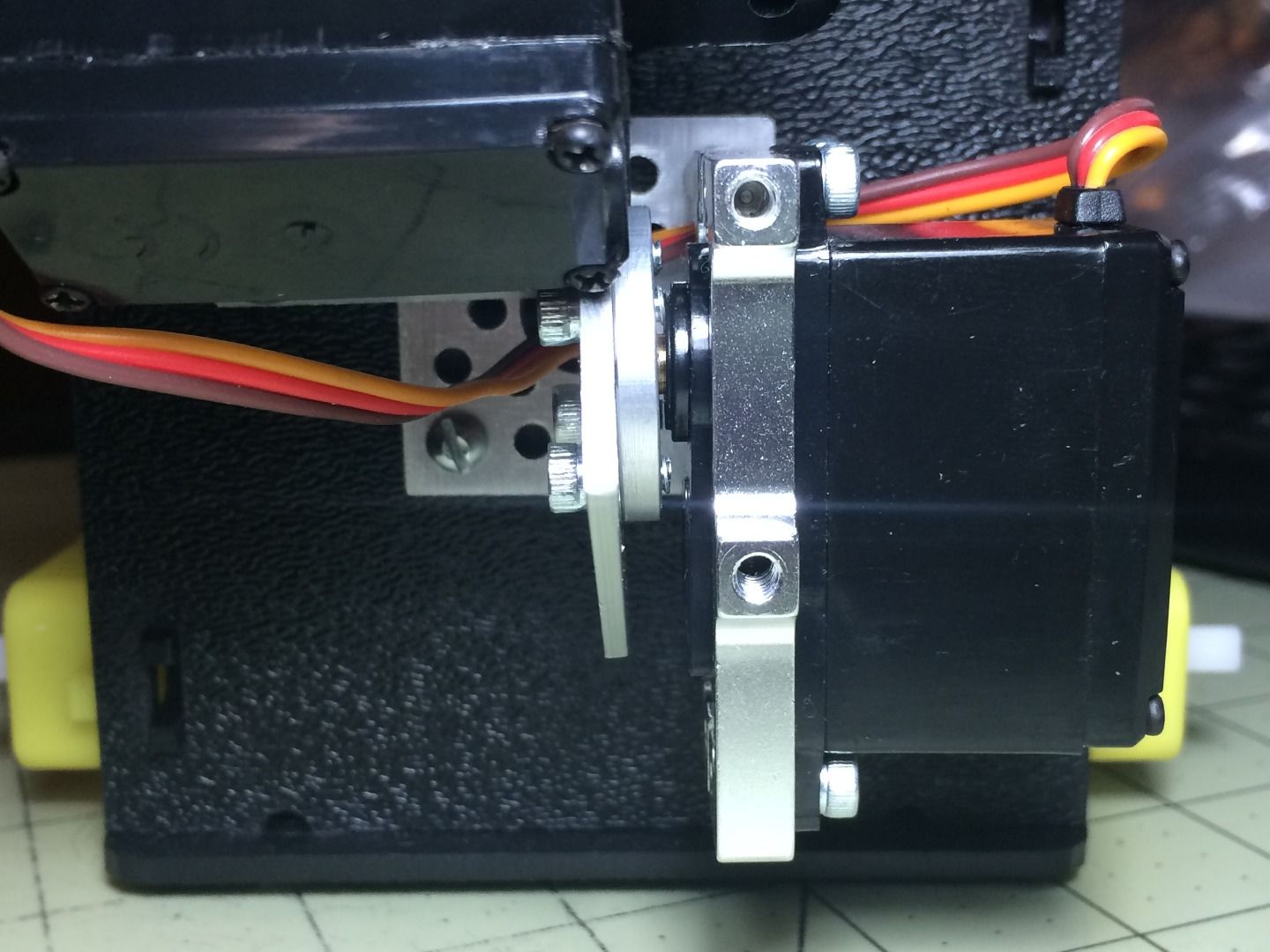 Remote Control Gripper Bot : 16 Steps - Instructables
