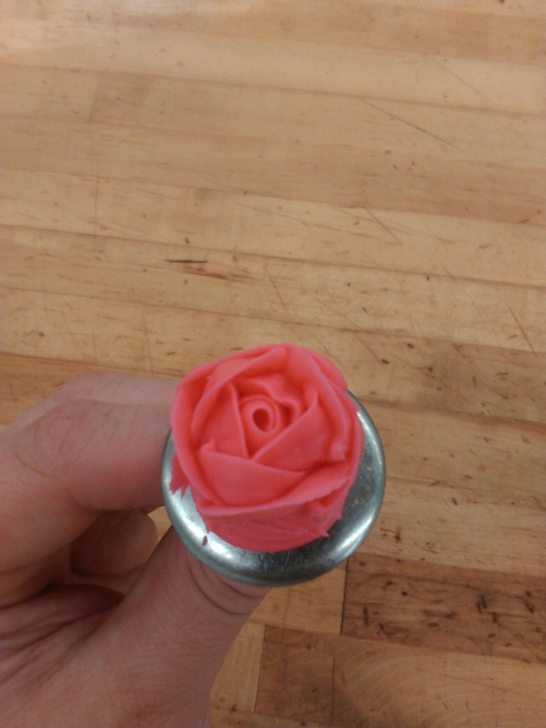 How to Pipe a Rose : 9 Steps (with Pictures) - Instructables