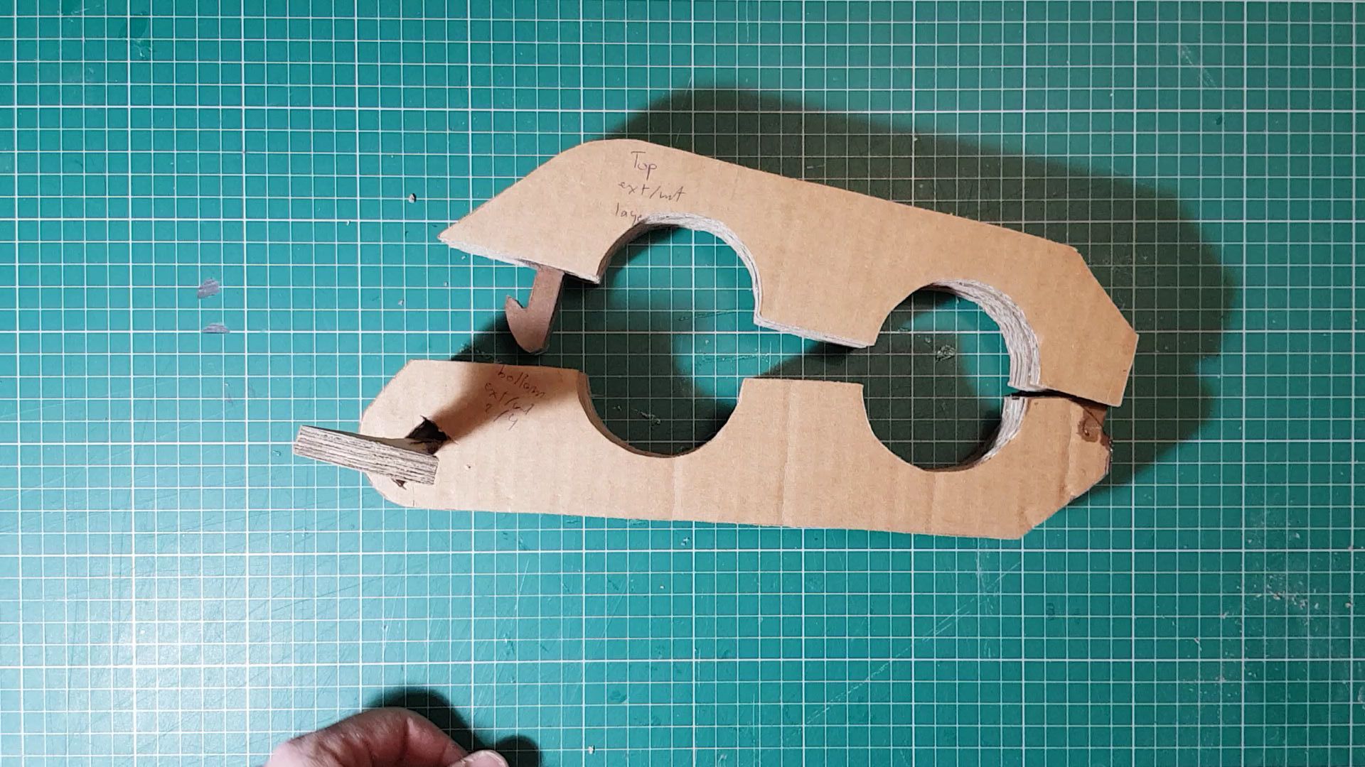 DIY Working Cardboard Handcuffs : 6 Steps (with Pictures) - Instructables