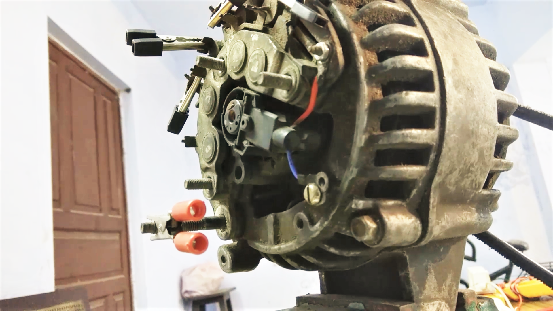 Self Excite an Alternator Without Any DC Generator, Capacitor Bank or ...