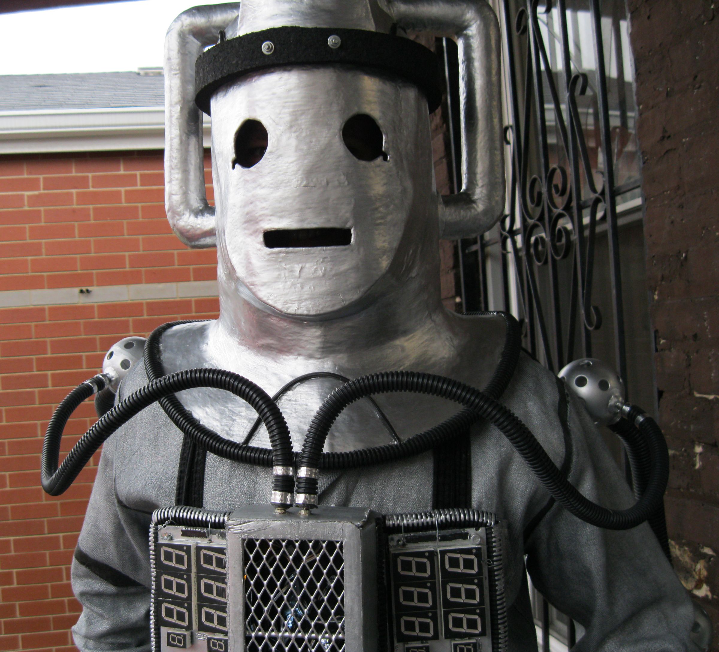 DOCTOR WHO CYBERMAN COSTUME : 5 Steps (with Pictures) - Instructables