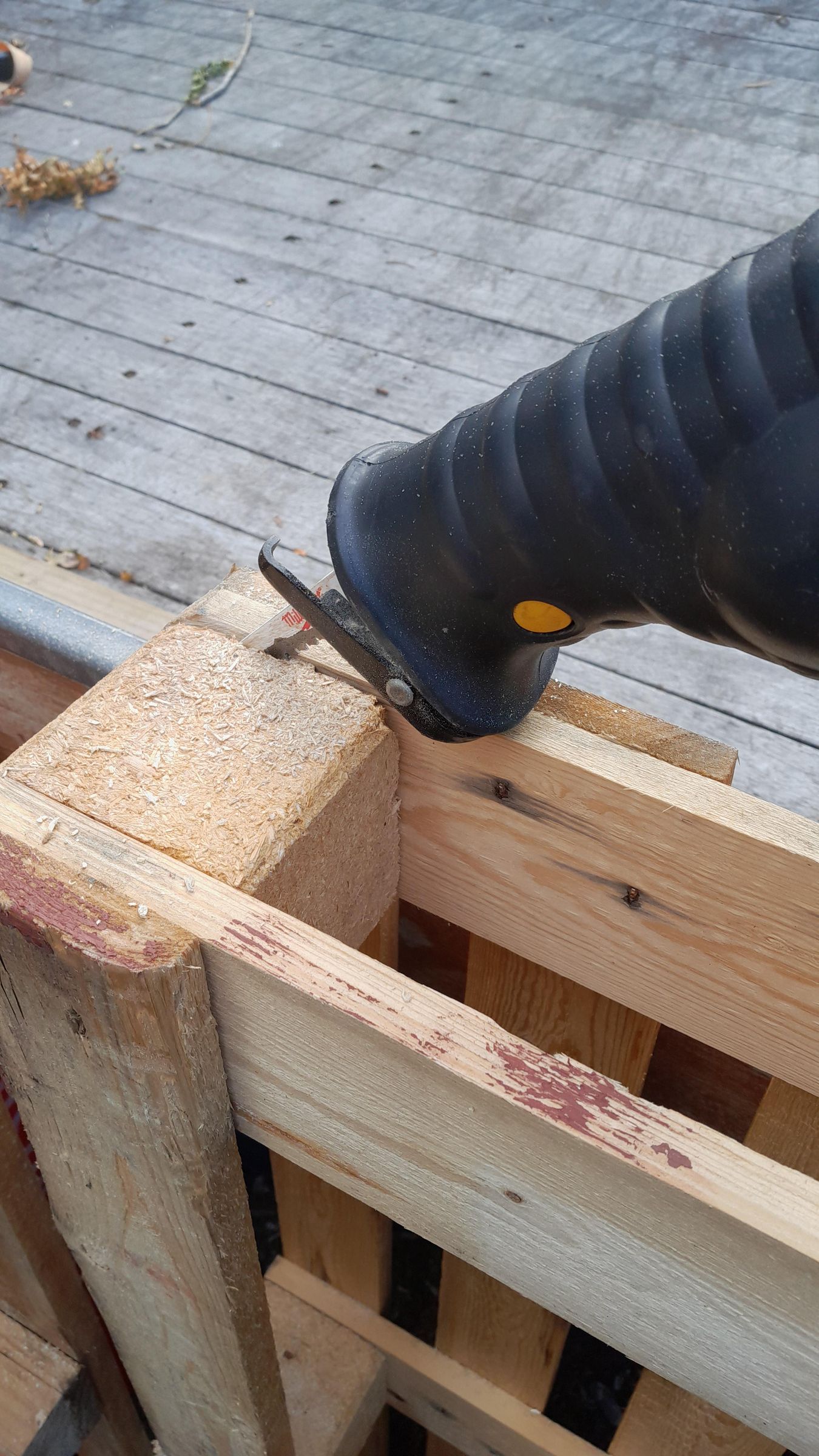 DIY Pallet and Chainsaw Mulching Rack - for Easy Vegetation Shredding ...