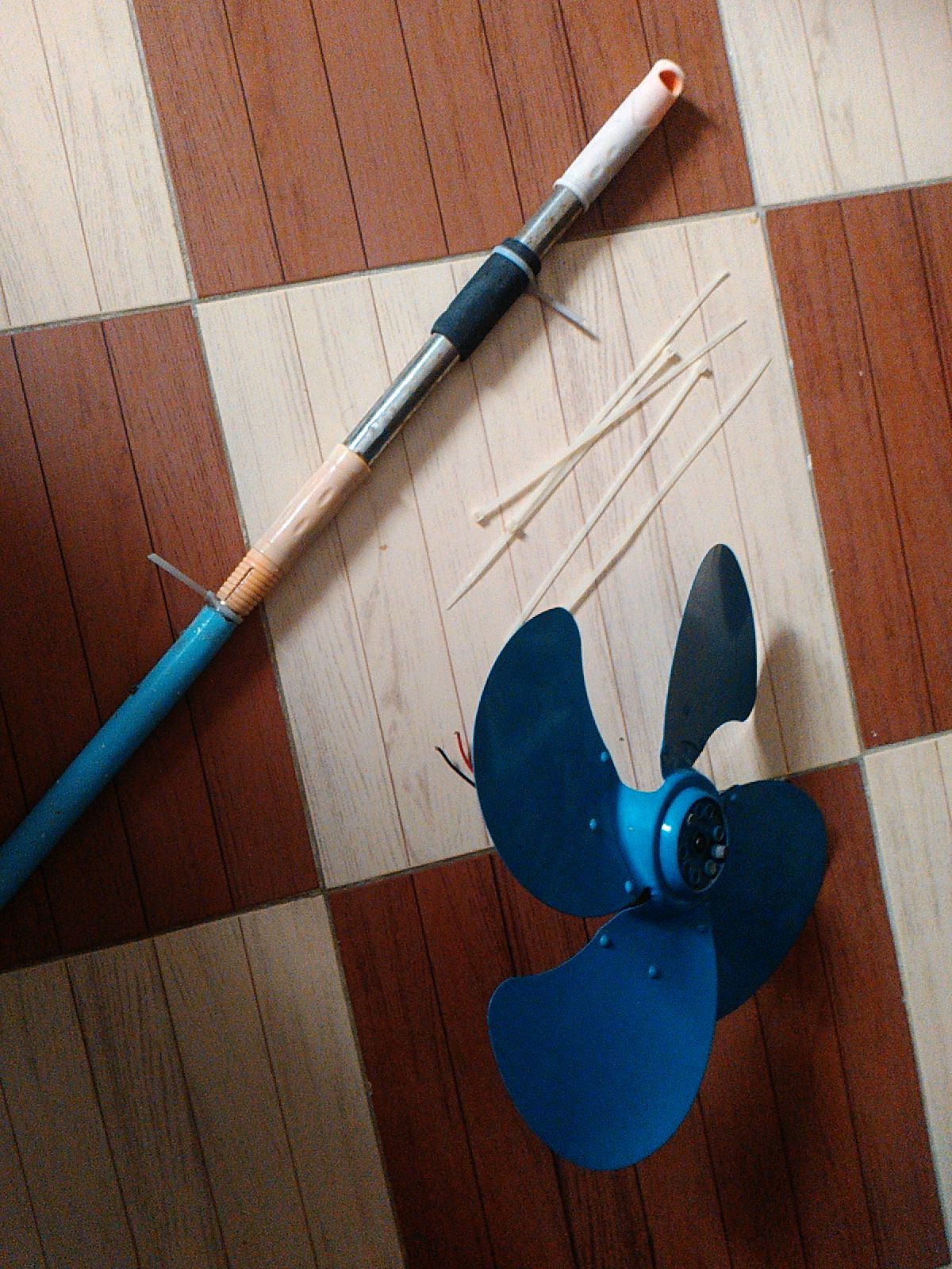 TurbineOne V2 : Super Simple Wind Turbine You Can Make Now : 5 Steps ...