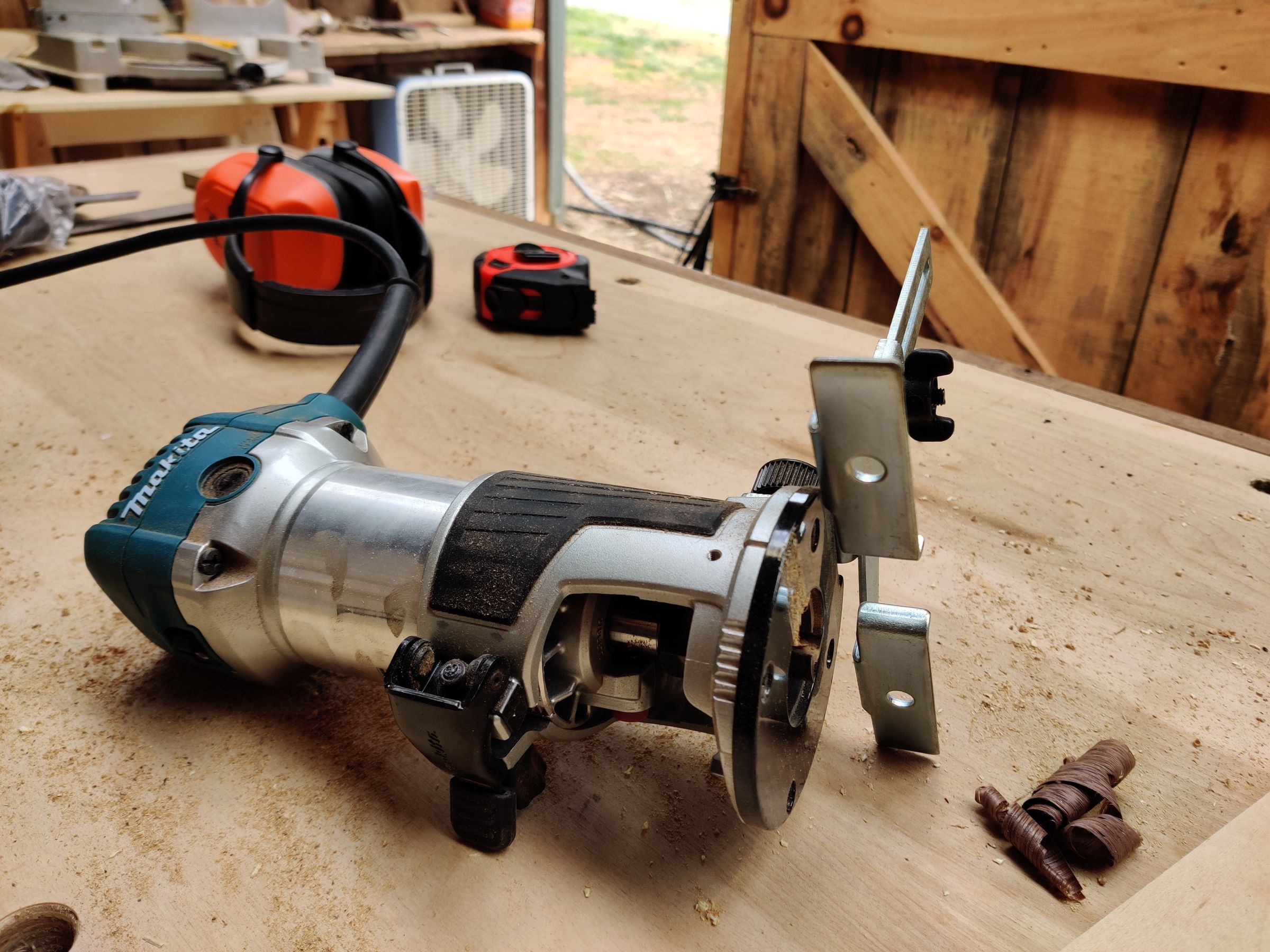 Adjustable Height Grow Light Shelf : 7 Steps (with Pictures ...