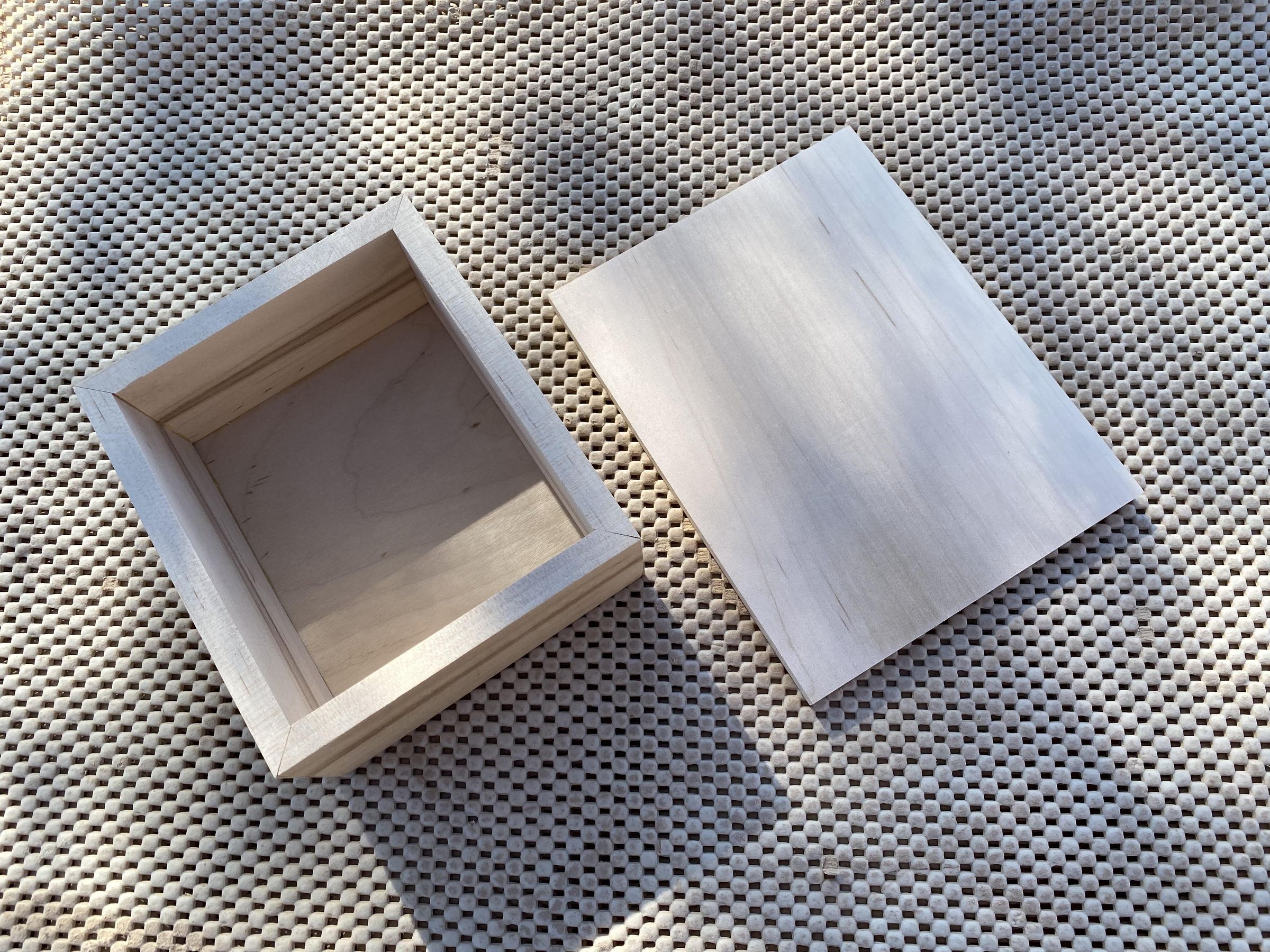 A Novel Way to Set a Box Lid : 7 Steps (with Pictures) - Instructables