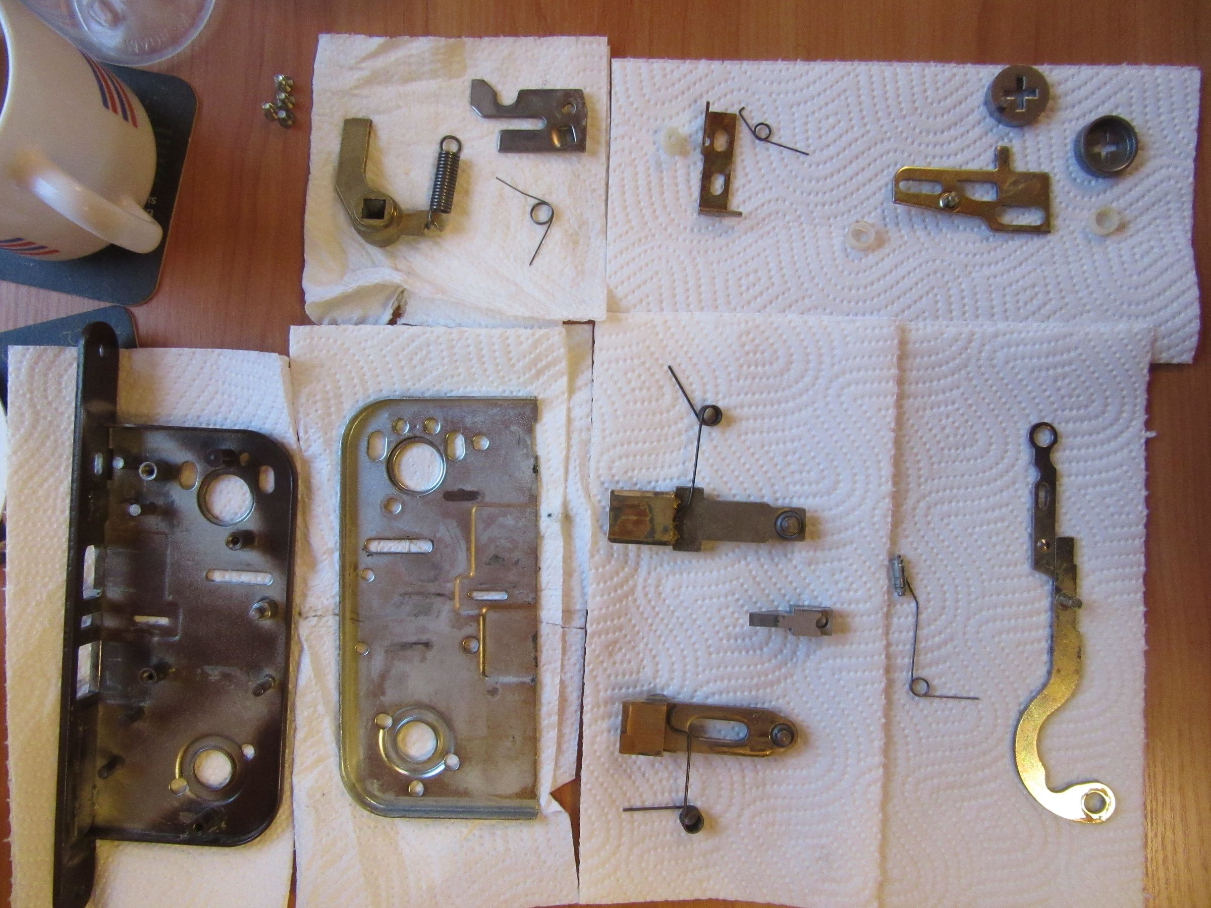 How to Disassemble a Boda 4235 Lock Case (Abloy 4235) : 5 Steps ...