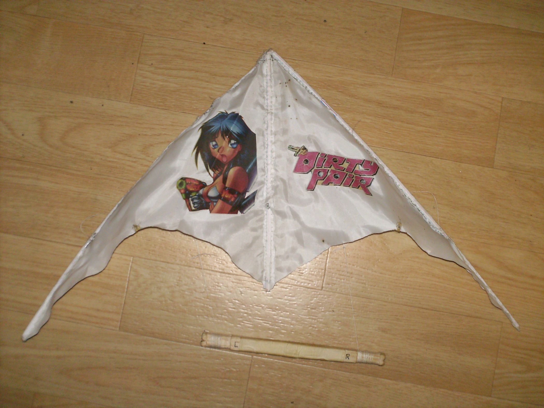 Mini Indoor Stunt Kite Make. : 7 Steps - Instructables