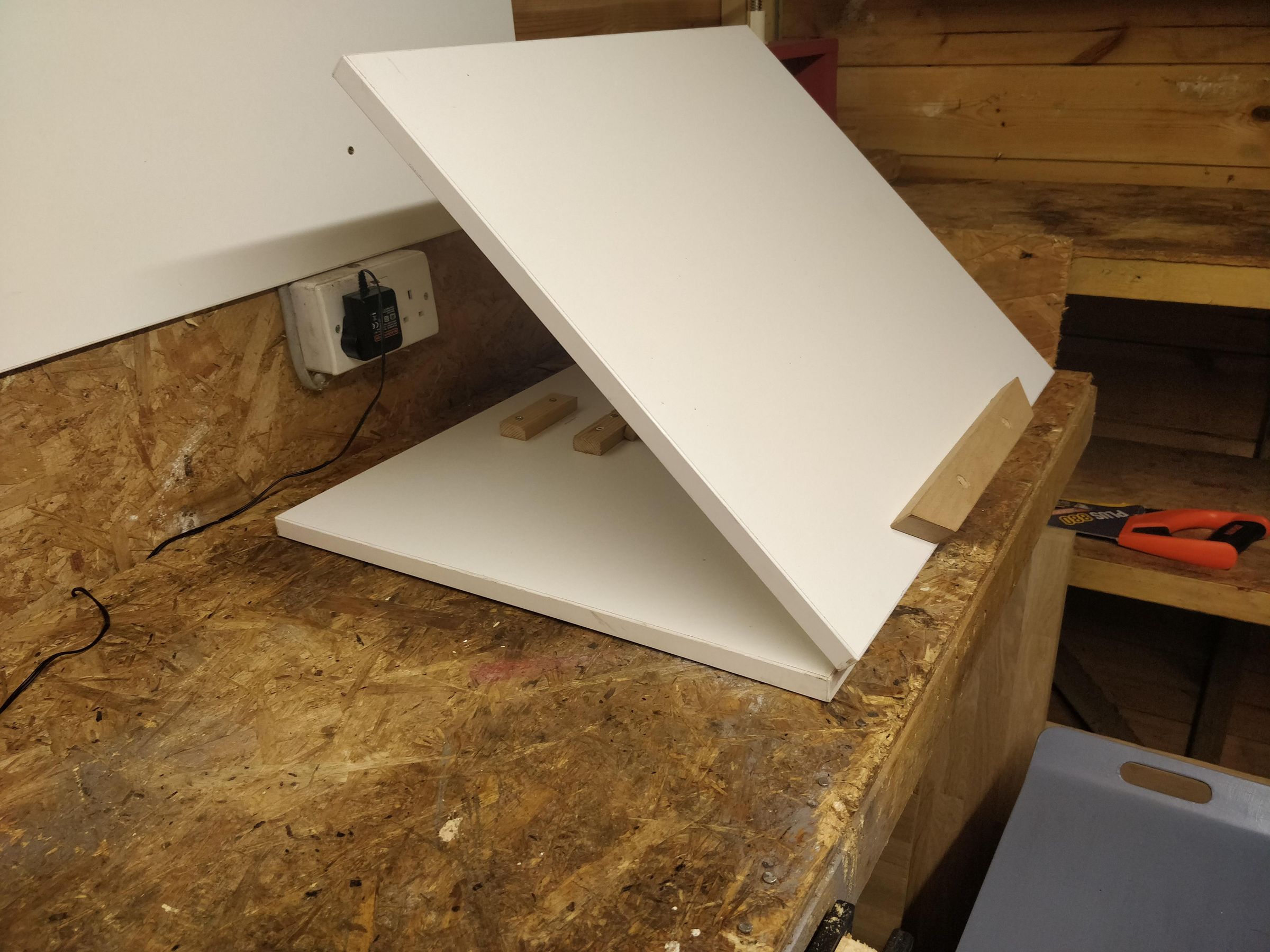 Tabletop Art Easel : 9 Steps (with Pictures) - Instructables