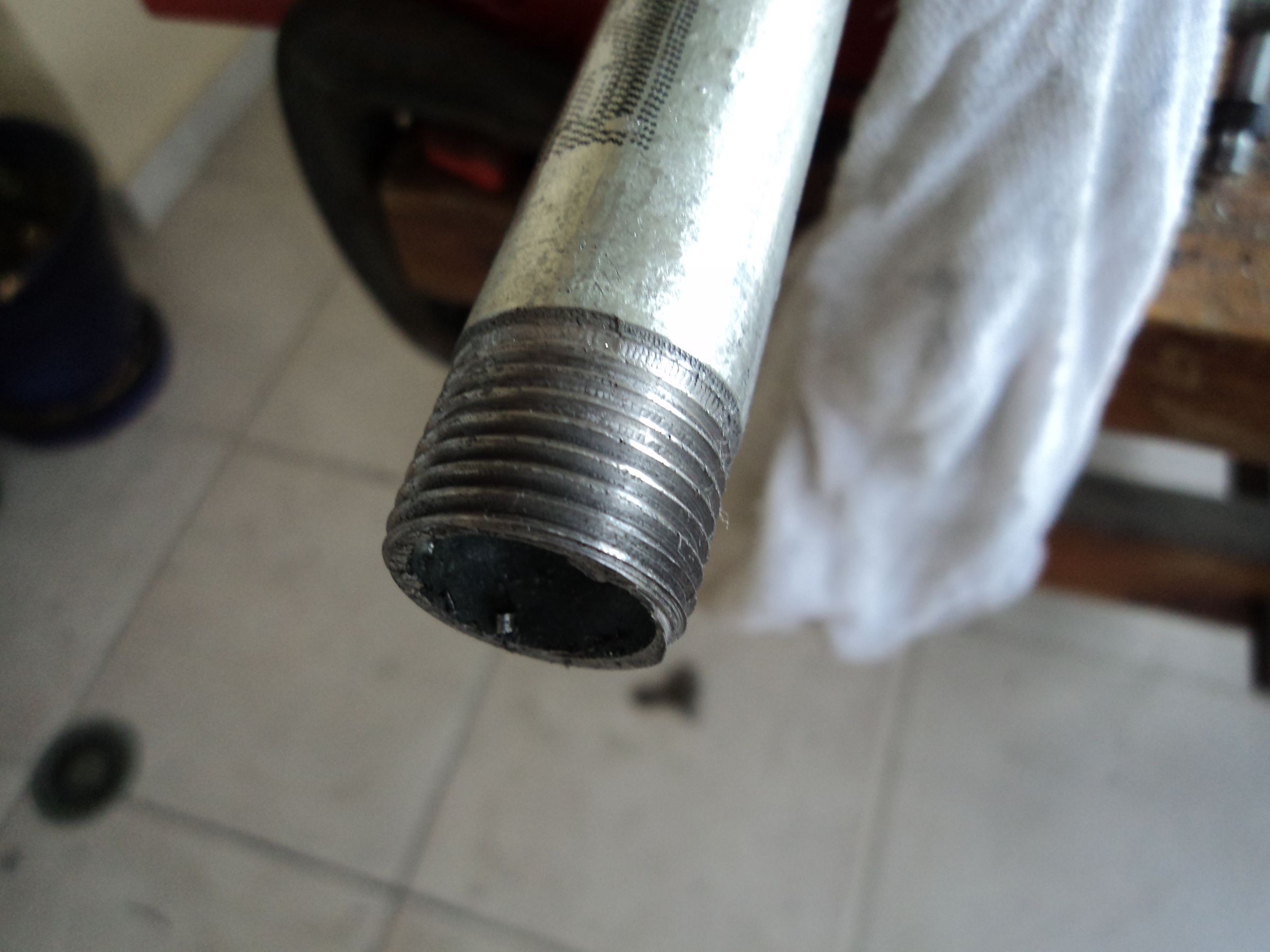 How to Cut Pipe Threads Without a Pipe Vise : 4 Steps (with Pictures ...