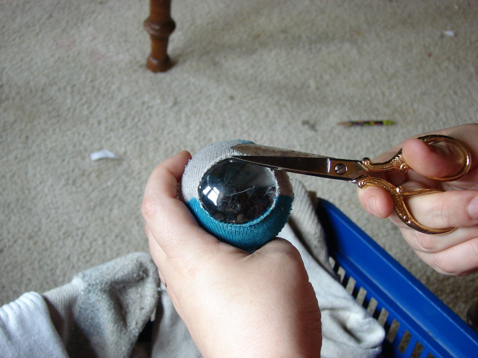 How to Mend a Sock : 8 Steps (with Pictures) - Instructables