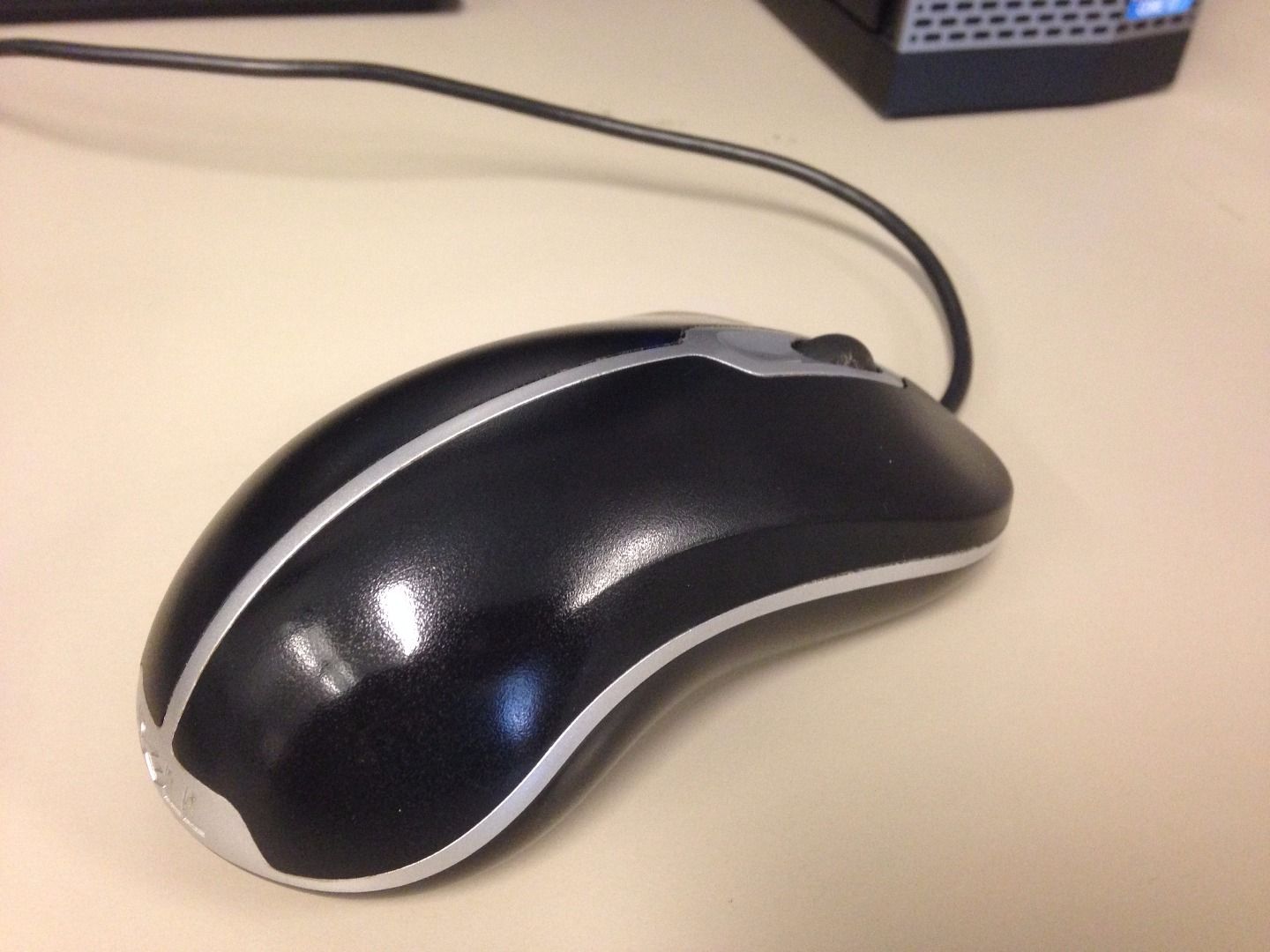 Simple Computer Cables and Wires Setup : 5 Steps - Instructables