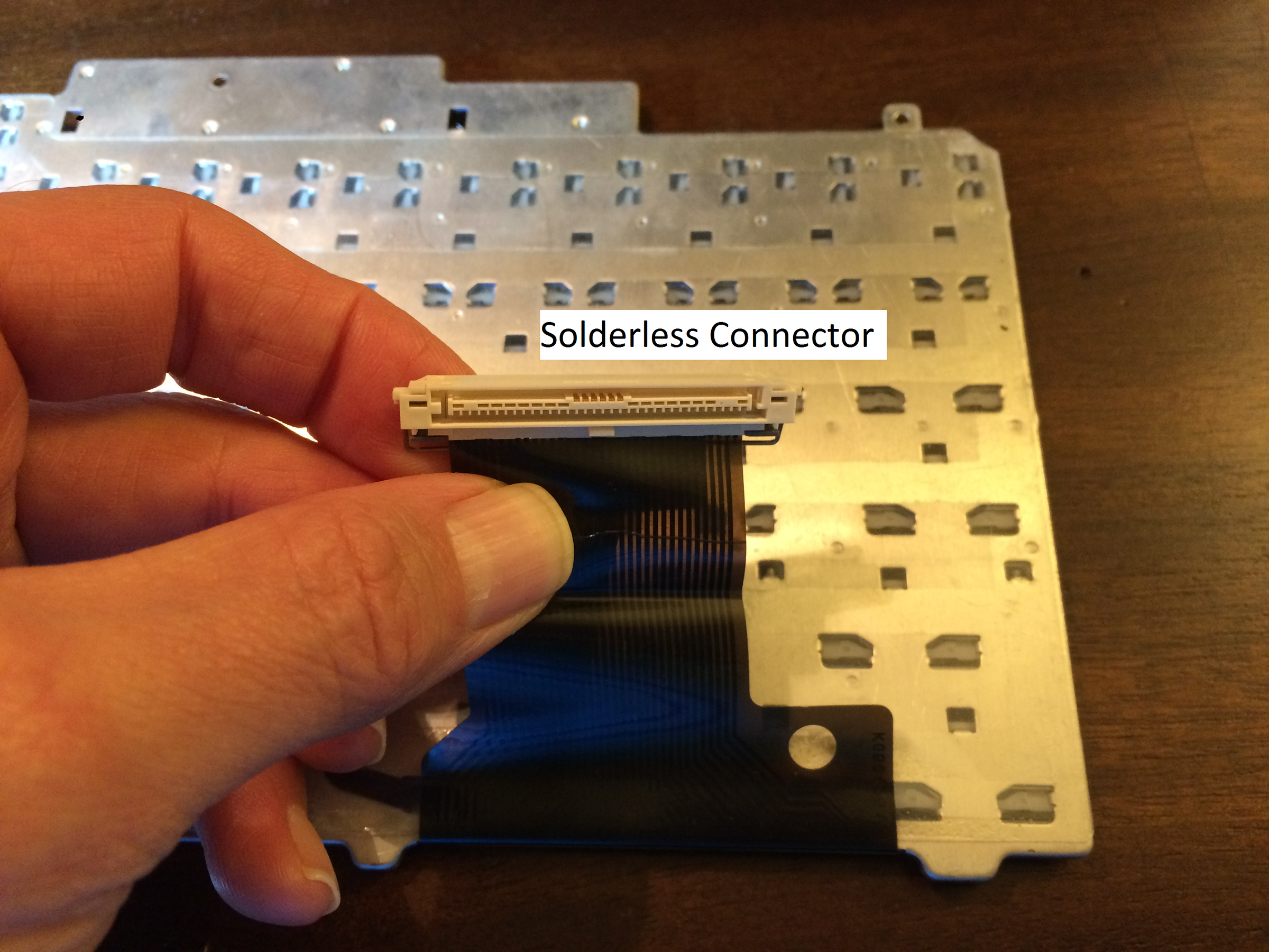 DIY Portable KVM Crashcart From Recycled Laptop Provides VGA Display ...