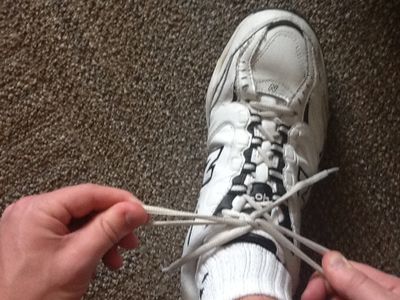 How to Tie a Shoe : 5 Steps (with Pictures) - Instructables