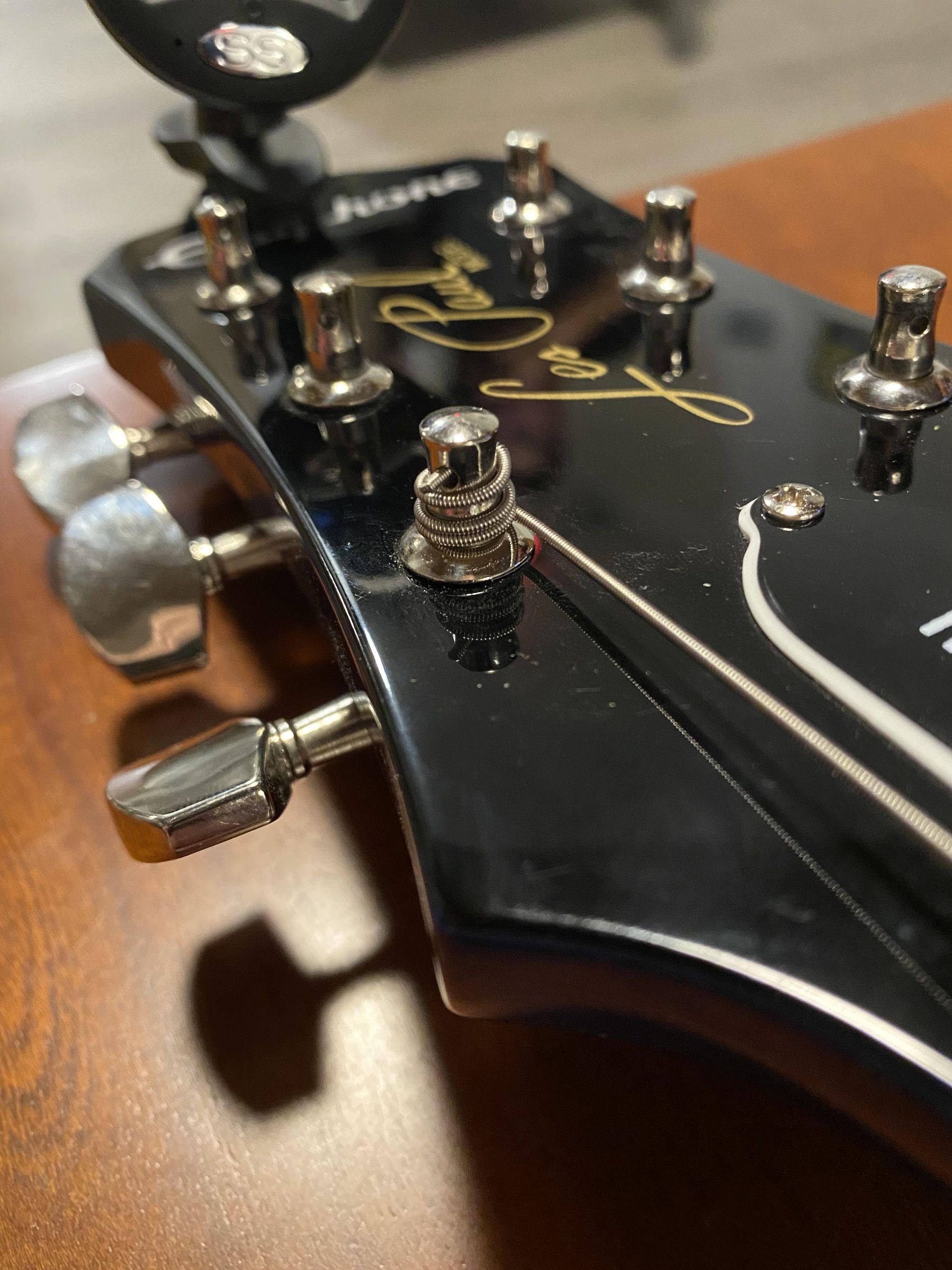 How to Change Guitar Strings : 4 Steps (with Pictures) - Instructables