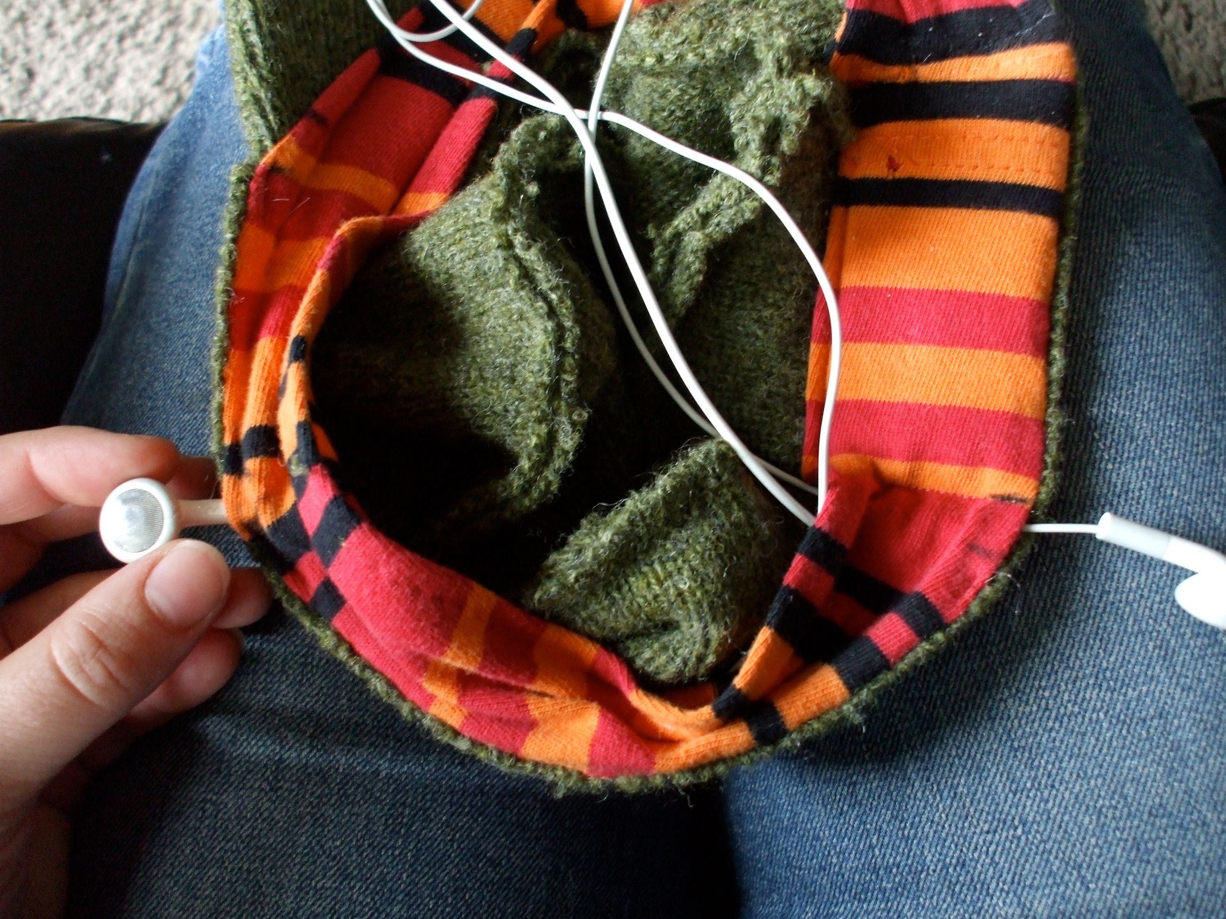 How to Make an IPod Hat : 11 Steps (with Pictures) - Instructables