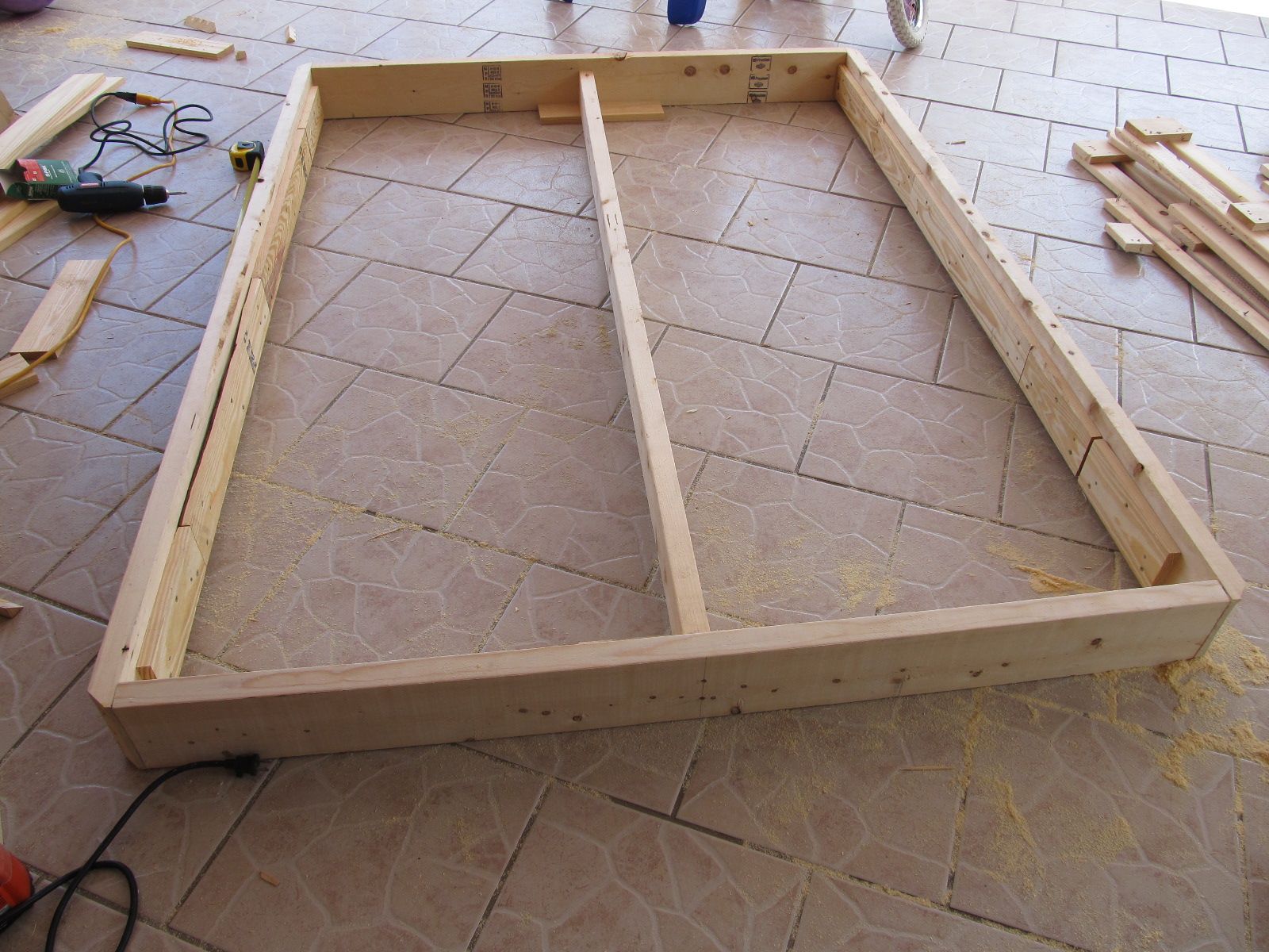 (Re)Building a Bed Foundation : 12 Steps (with Pictures) - Instructables